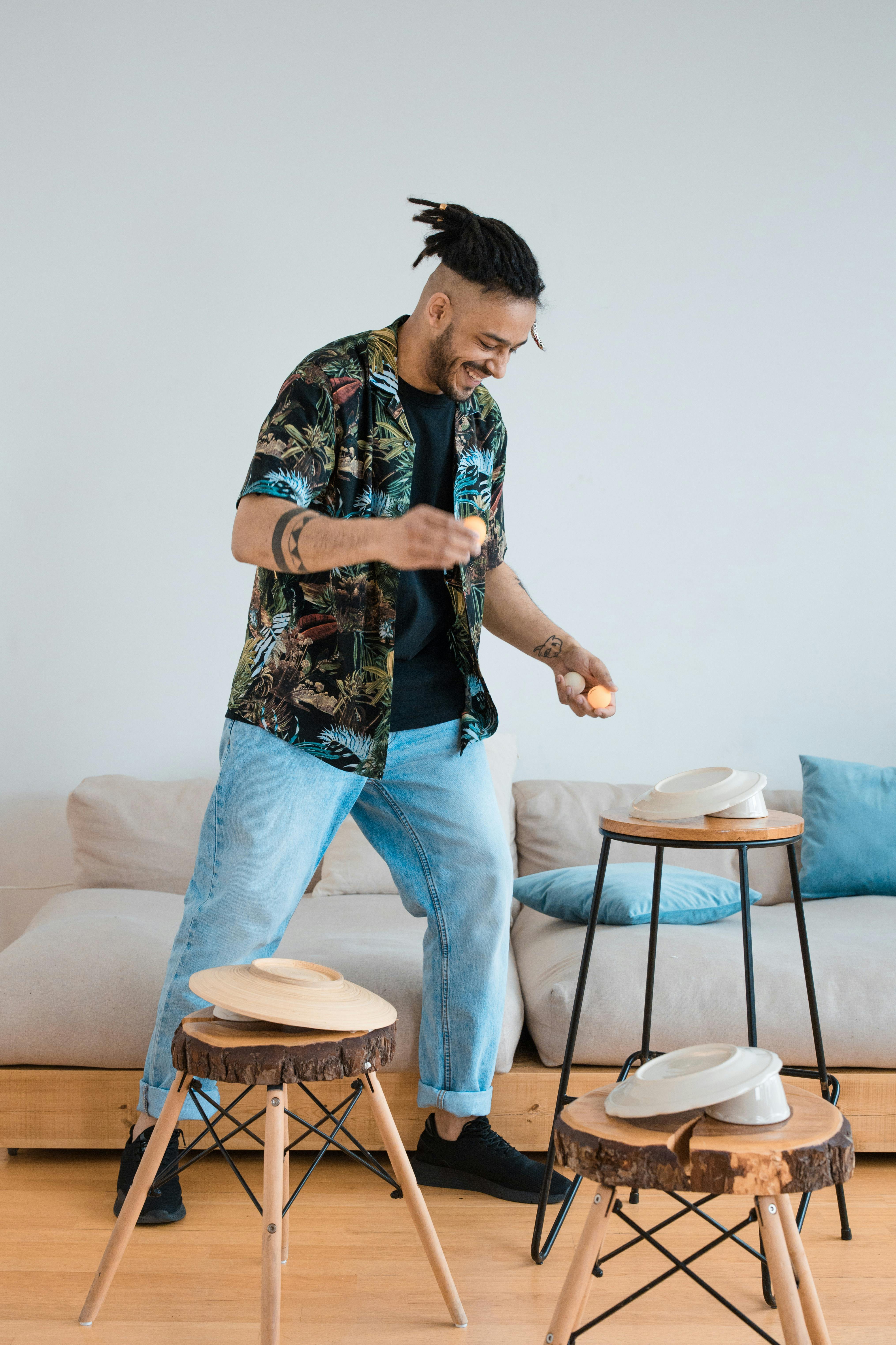 A Blogger Recording himself doing a Challenge · Free Stock Photo