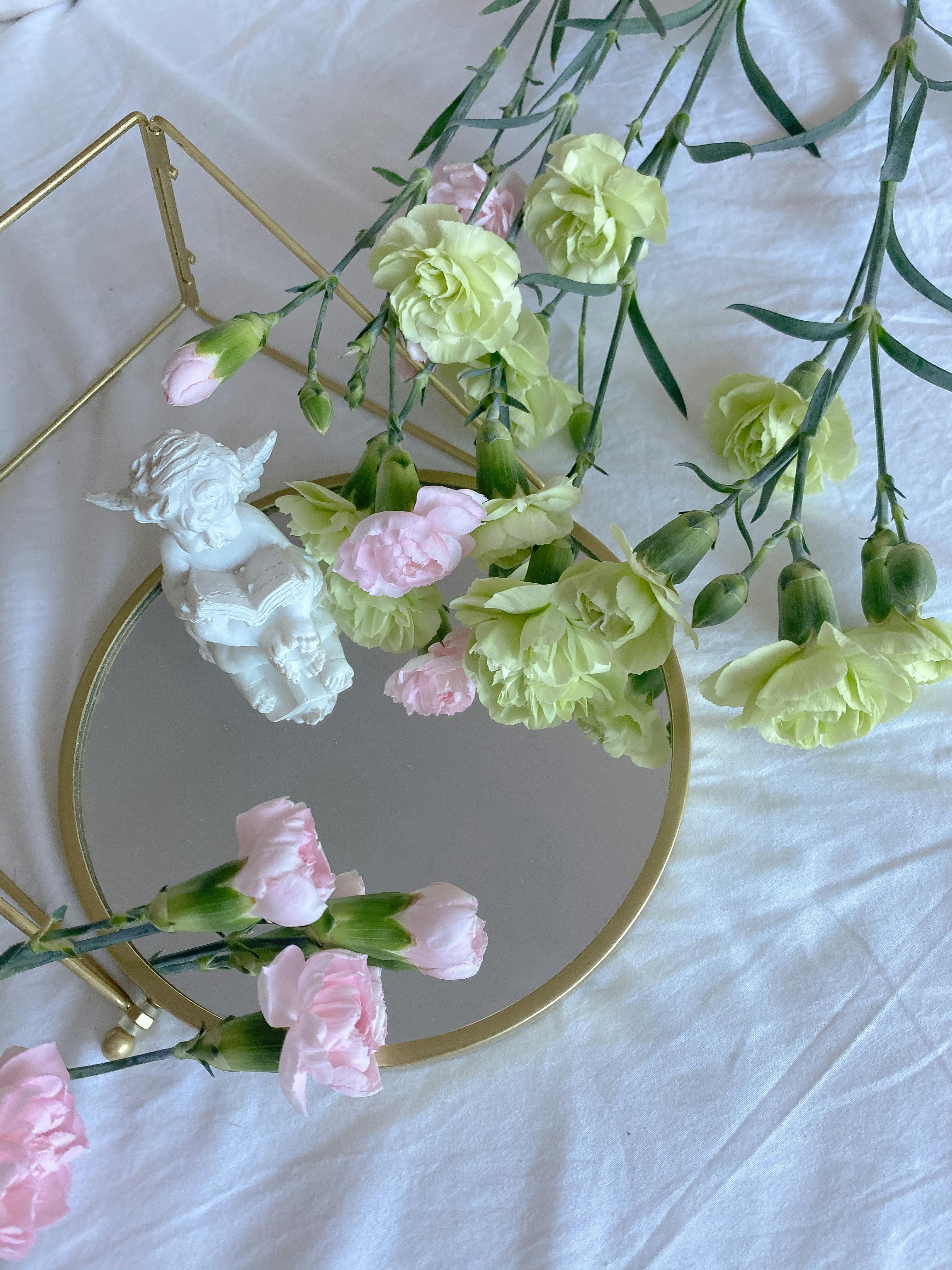 Close-up of Flowers and a Mirror · Free Stock Photo