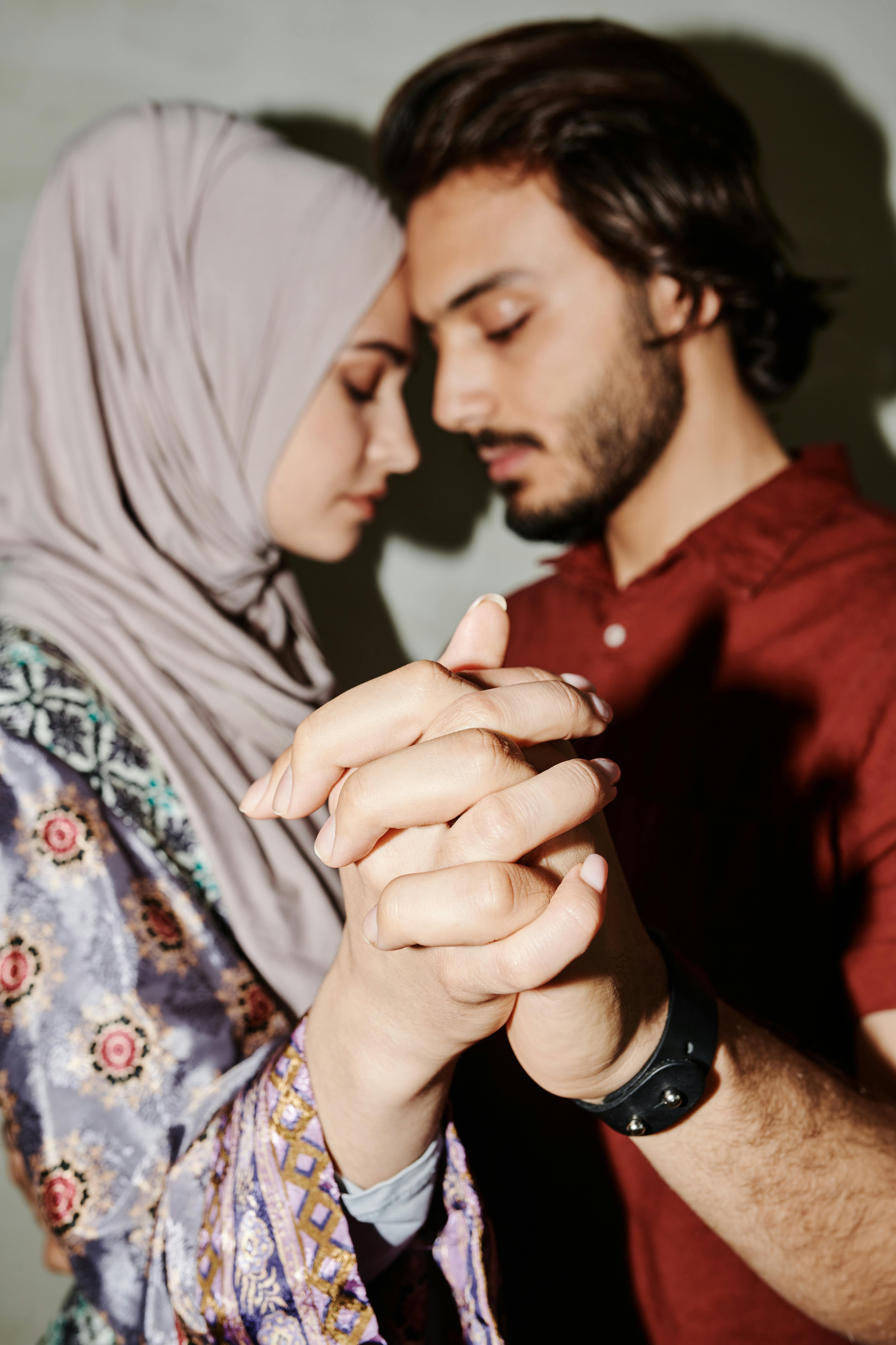 Close-Up Shot of a Romantic Couple · Free Stock Photo