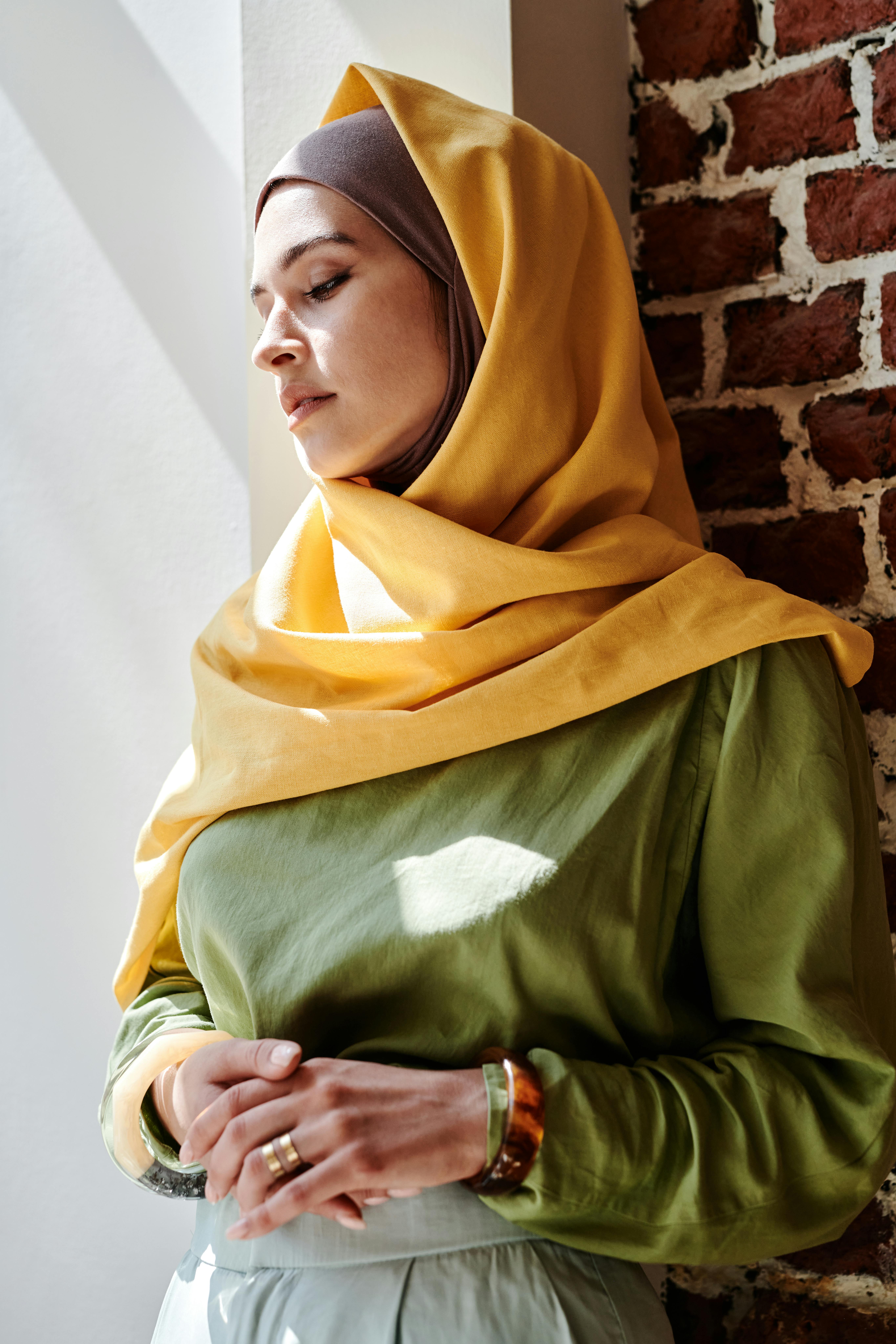 Muslimah Sad Photos, Download The BEST Free Muslimah Sad Stock Photos ...