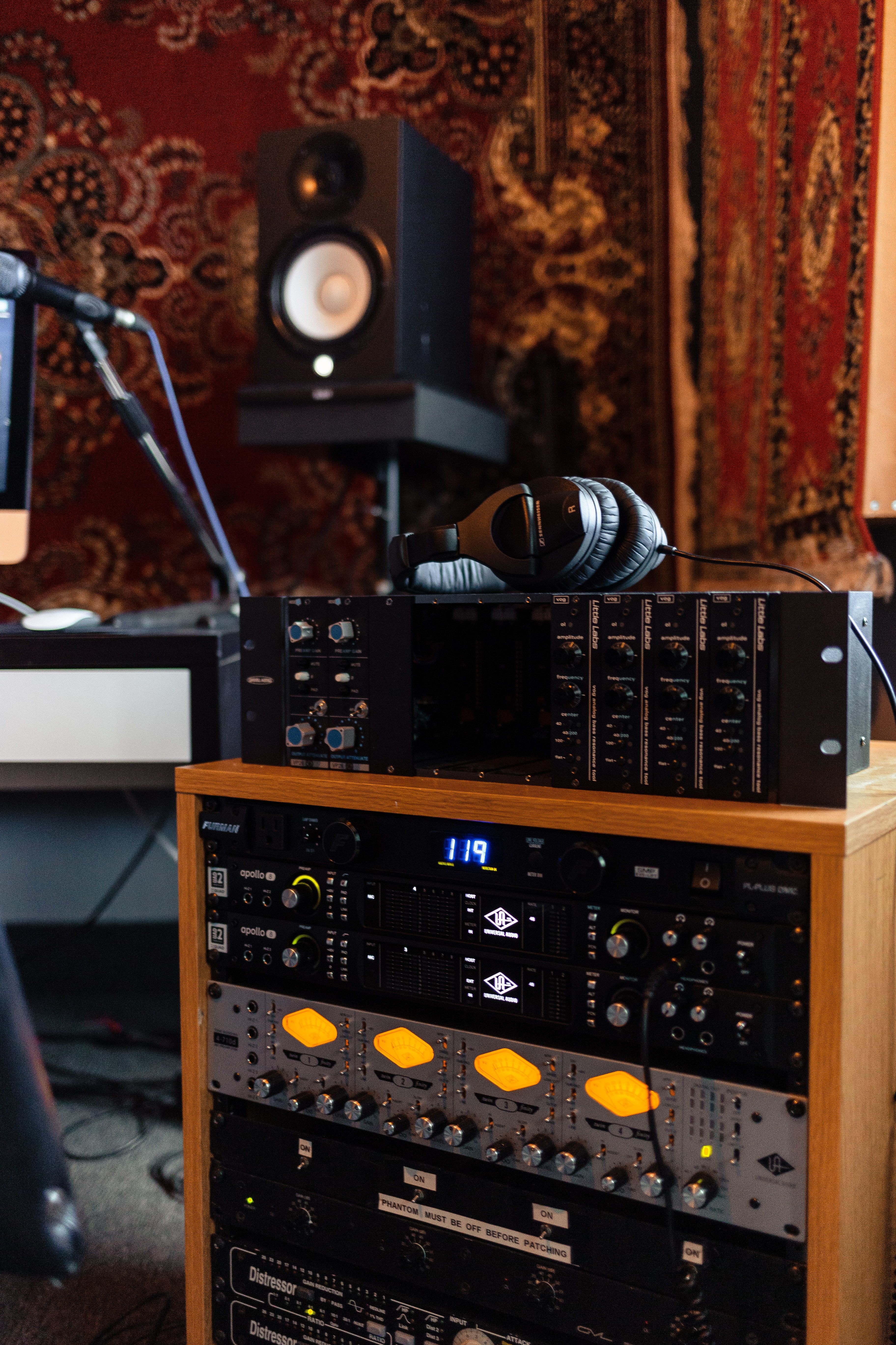 Sound Amplifier and Headphones · Free Stock Photo