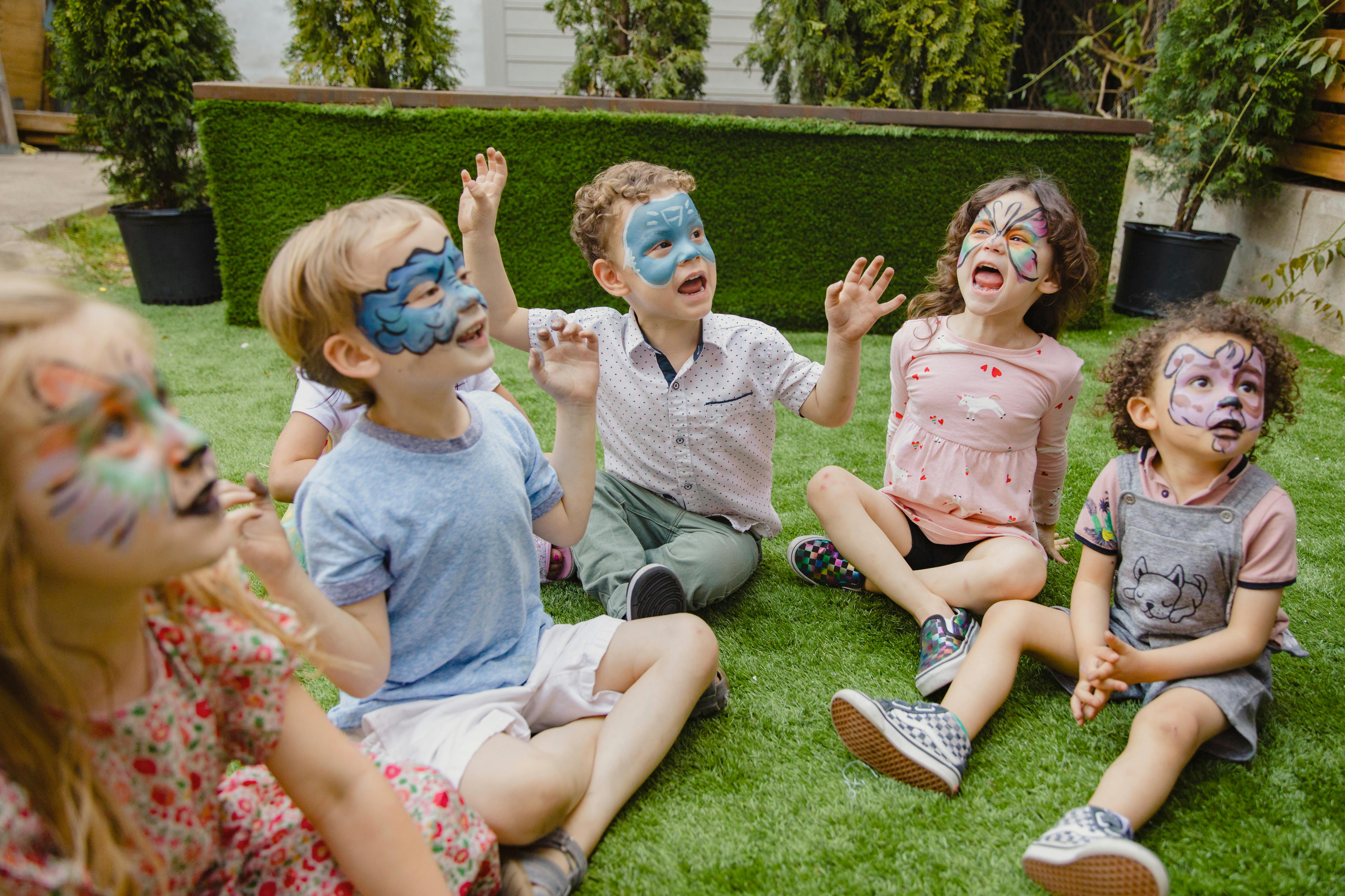 Kids Shouting Together · Free Stock Photo