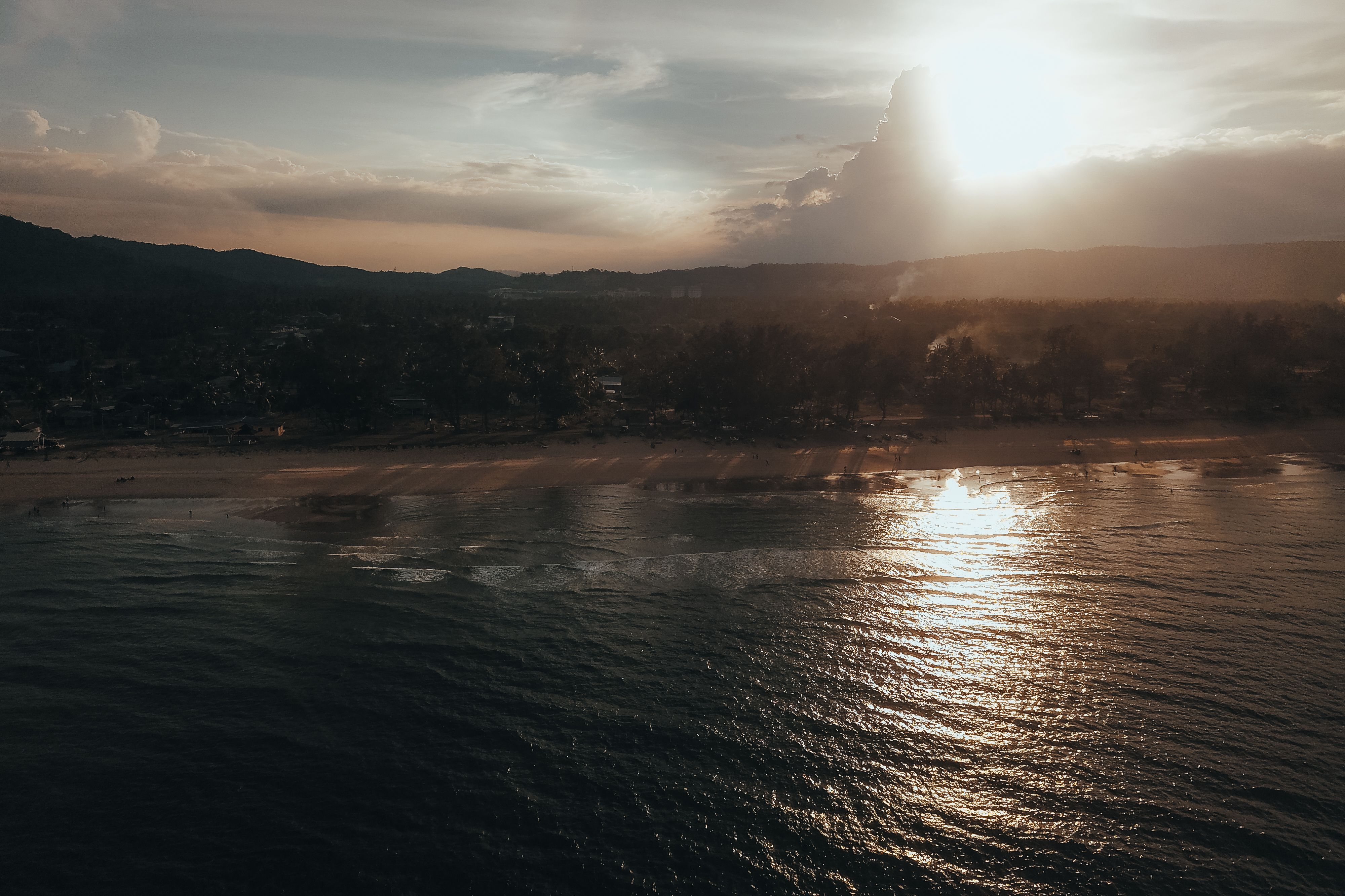 Sunlight Over Body of Water · Free Stock Photo