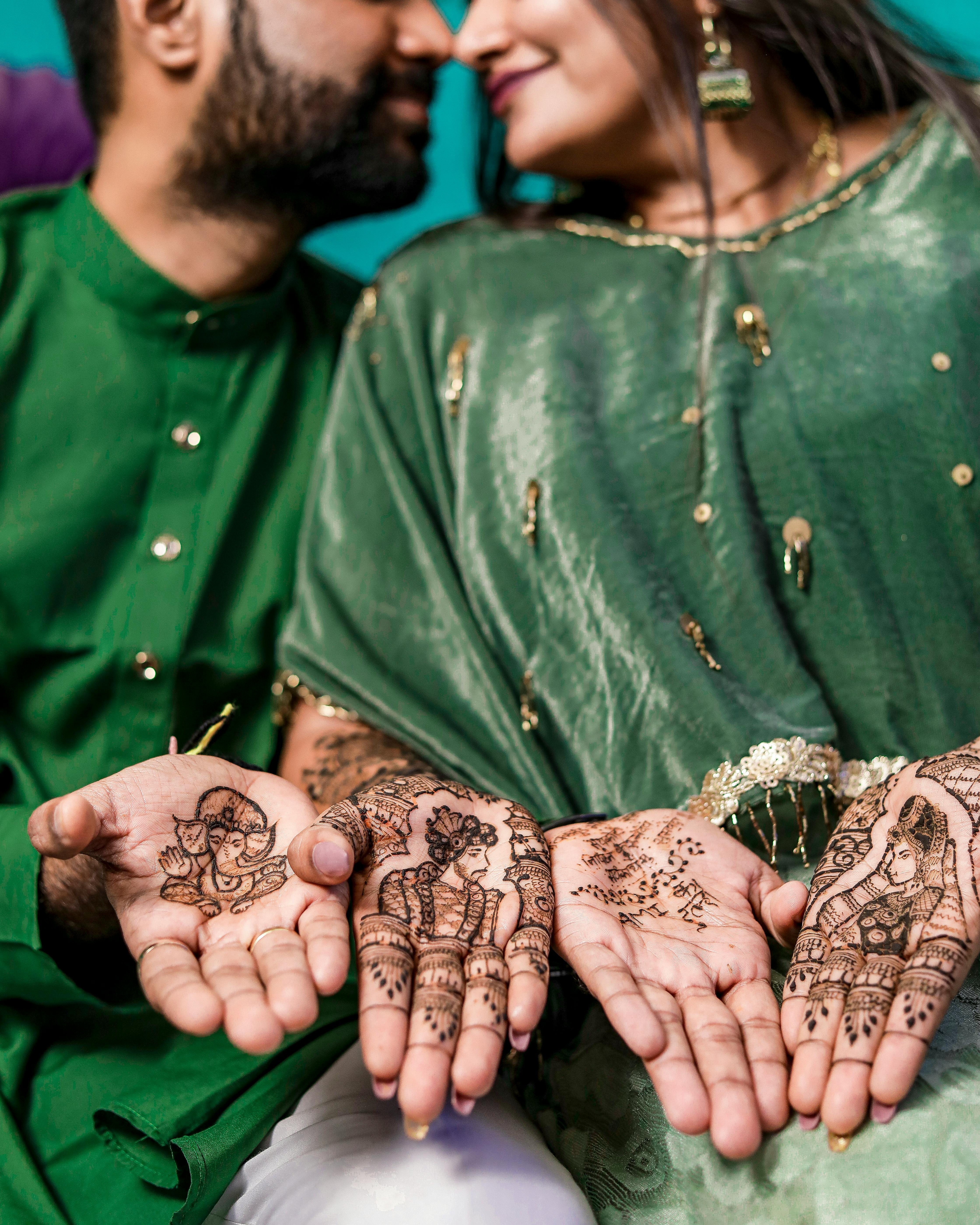 Weeding Couple Kissing · Free Stock Photo
