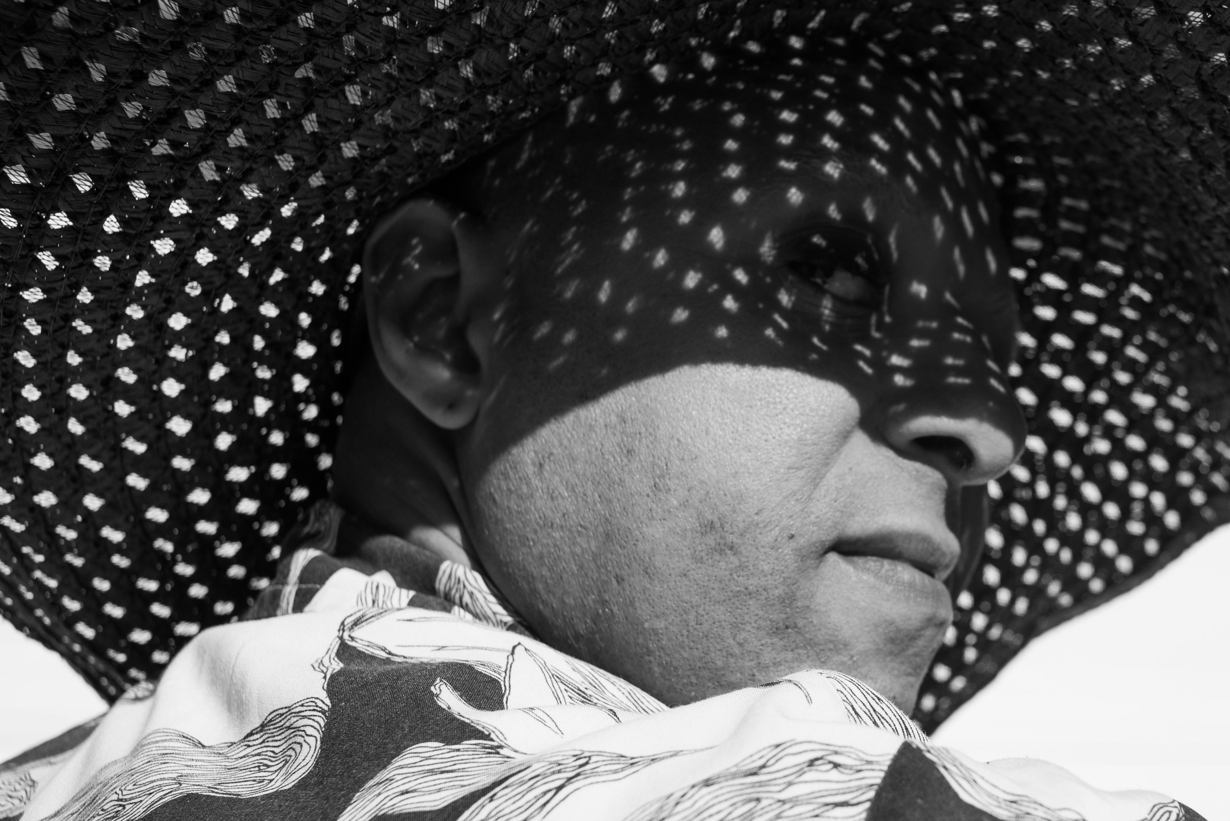 Flipping Razor Blade on White Surface · Free Stock Photo