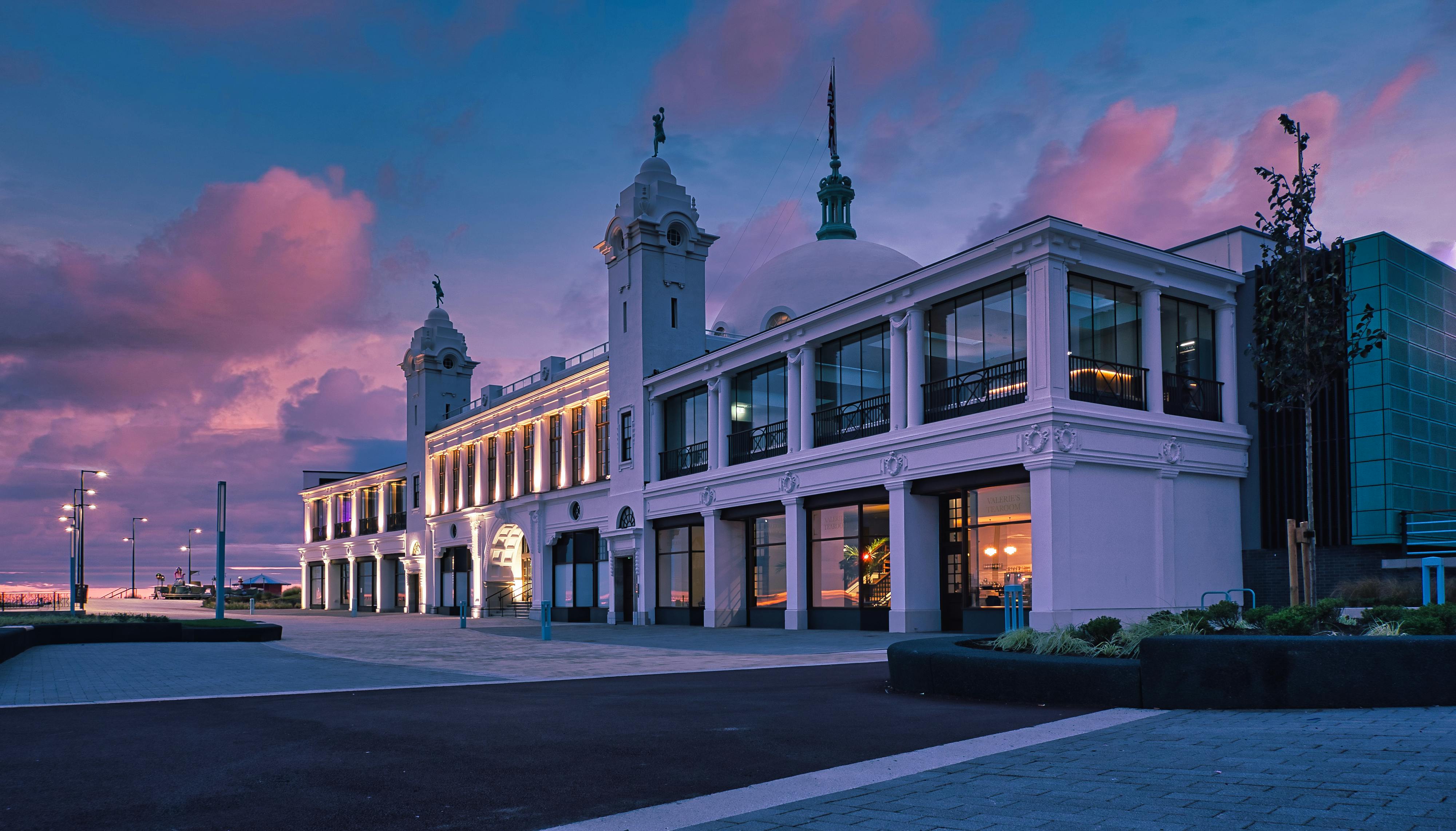 A Building during Sunset · Free Stock Photo