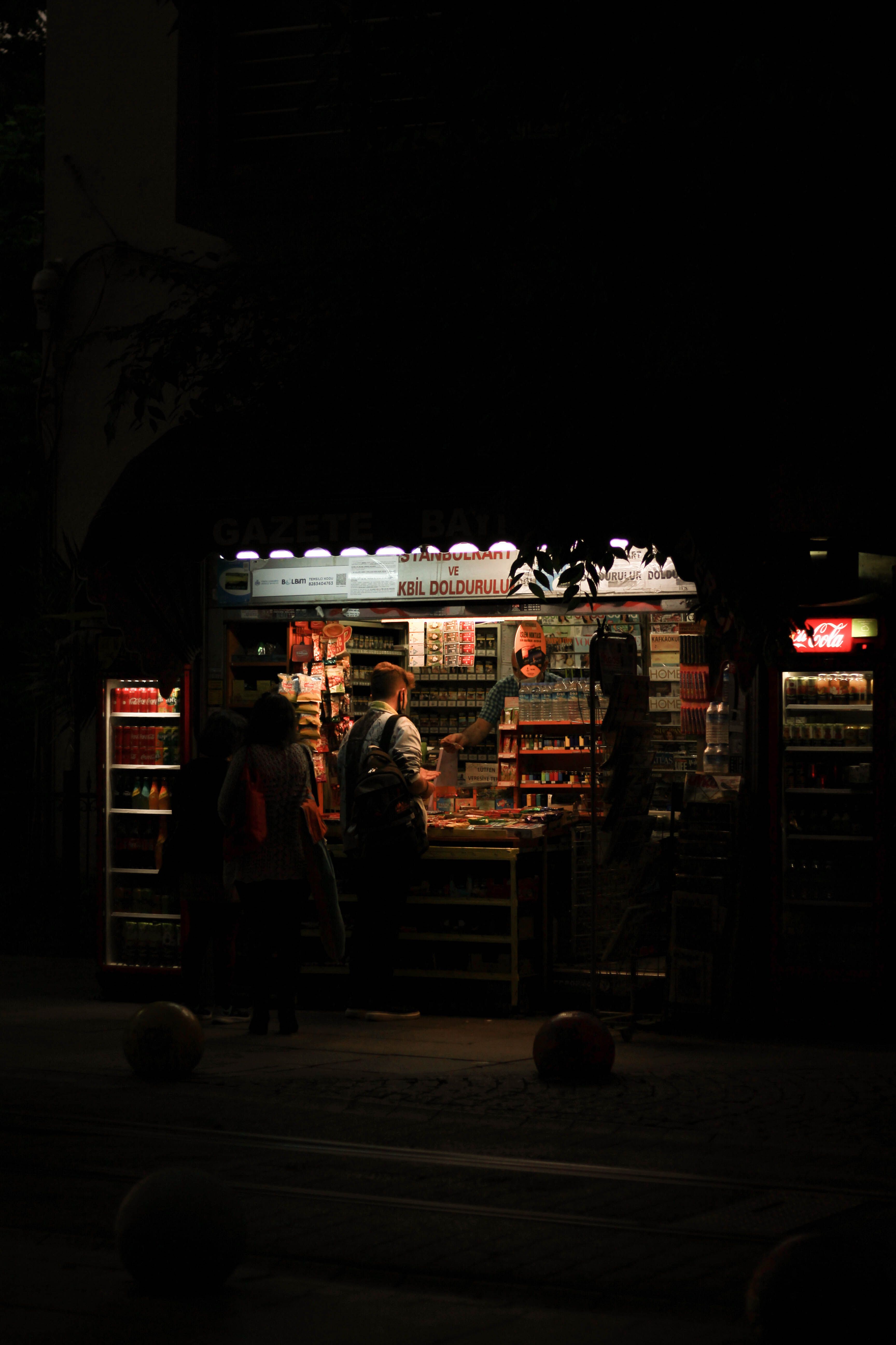 Entrance to Convenience Store · Free Stock Photo
