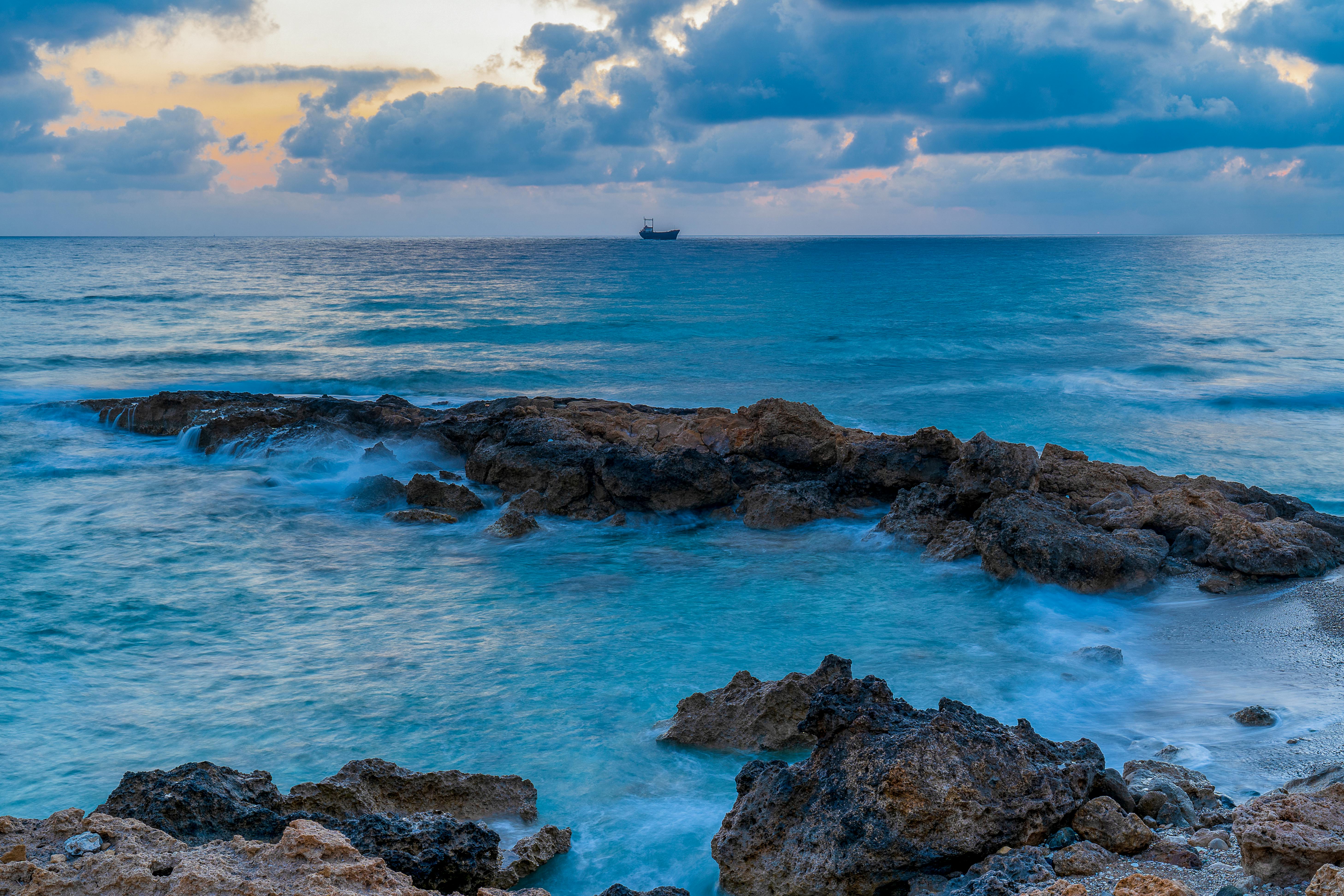 Rock Formation on Seashore · Free Stock Photo