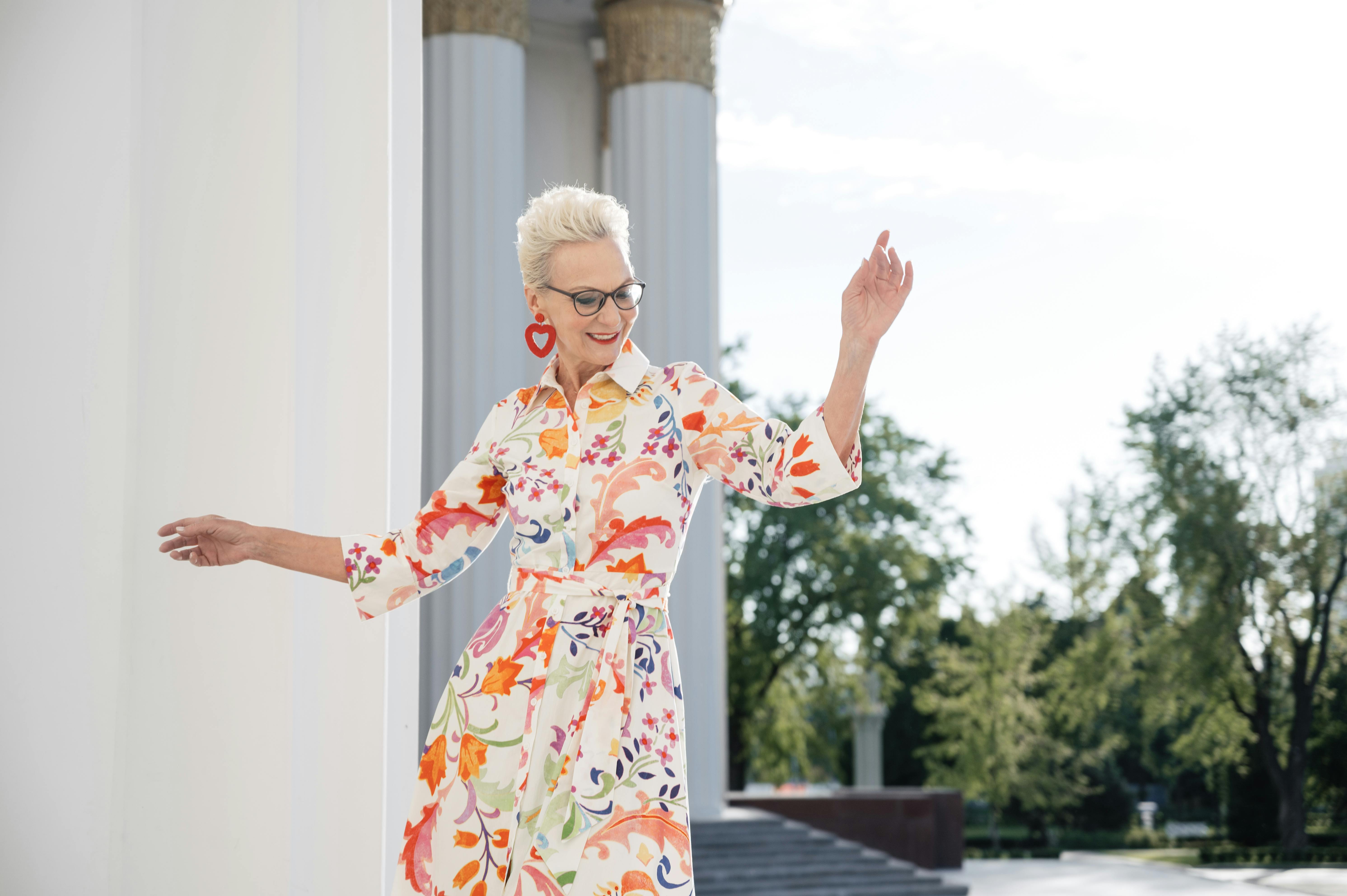 Posh Woman Dancing Photos, Download The BEST Free Posh Woman Dancing ...