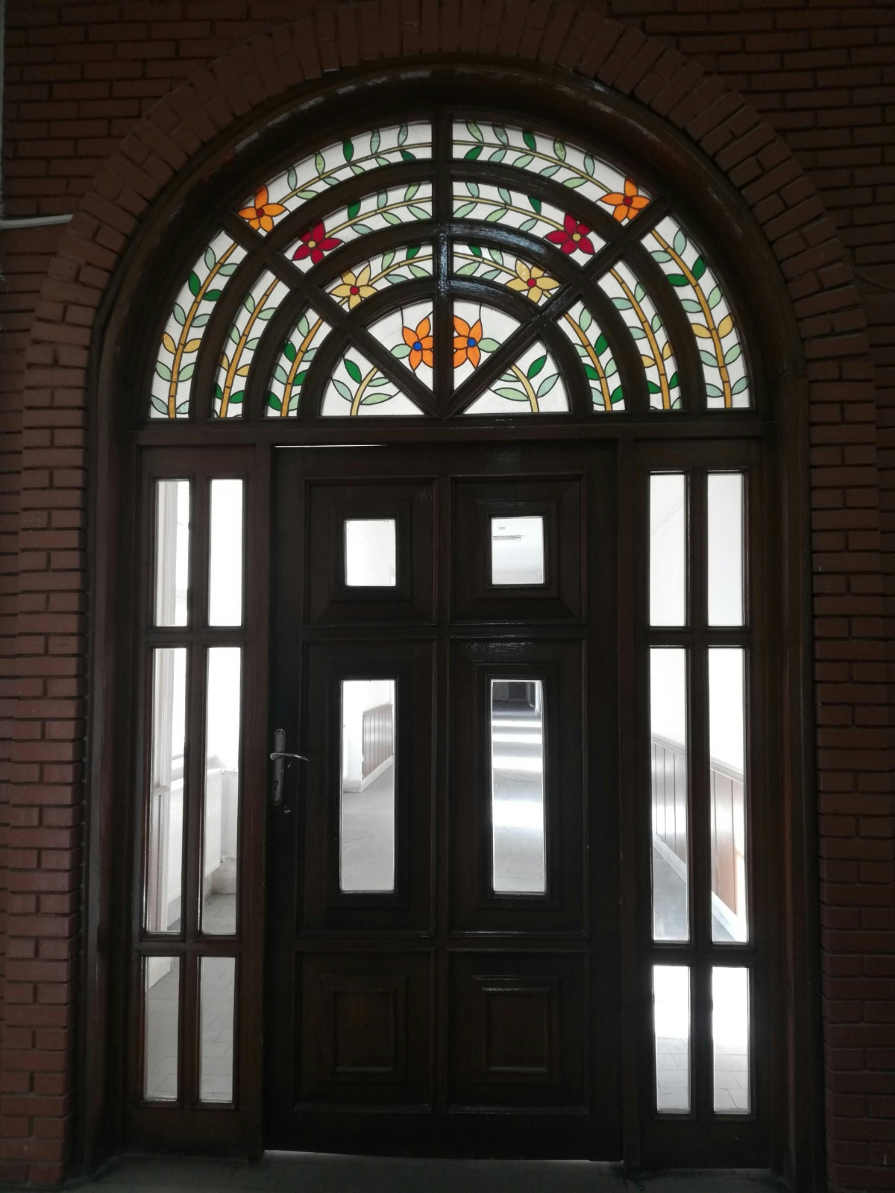 Open Soon Text on Window · Free Stock Photo