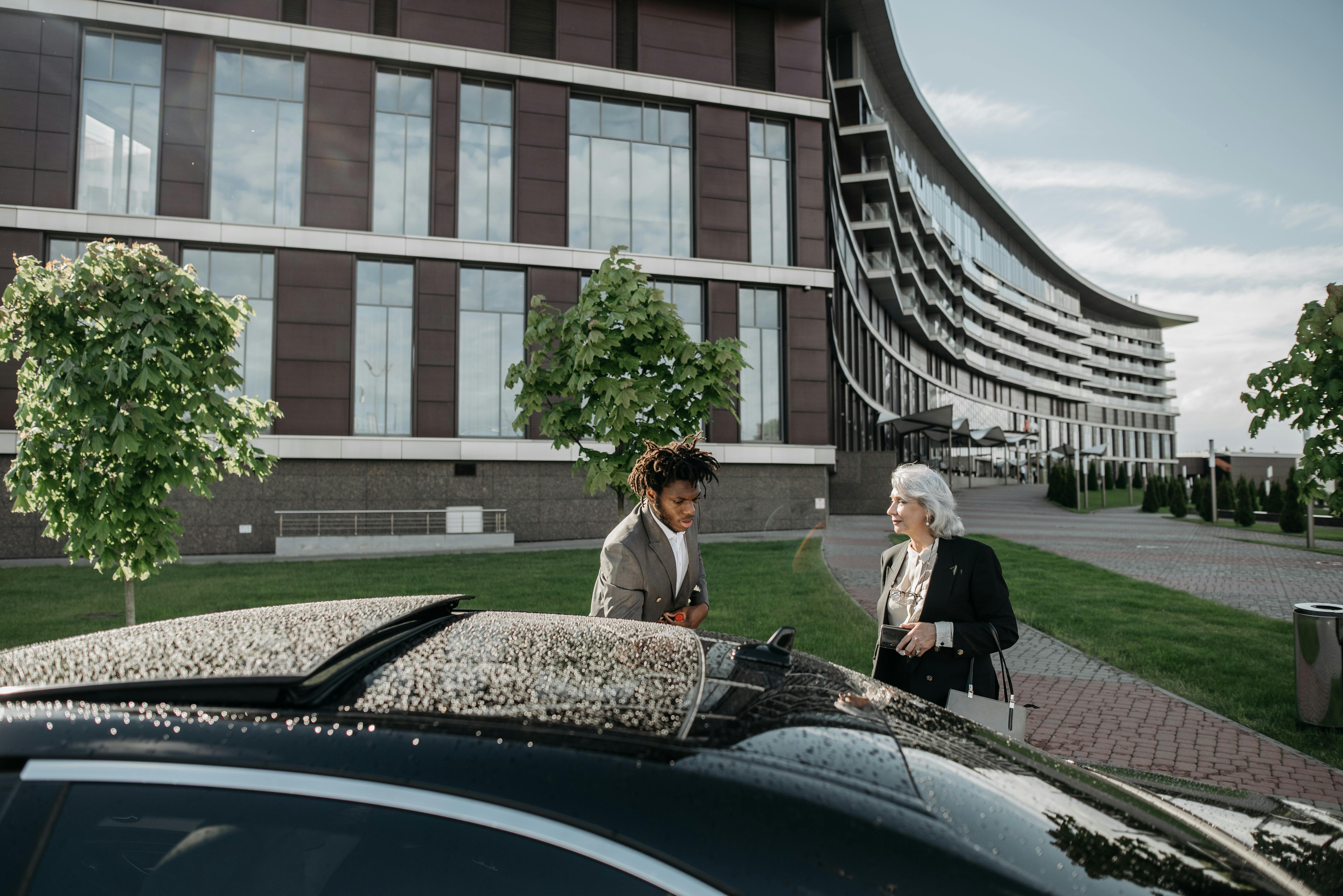 Teamwork At Office Landscape Photos, Download The BEST Free Teamwork At ...