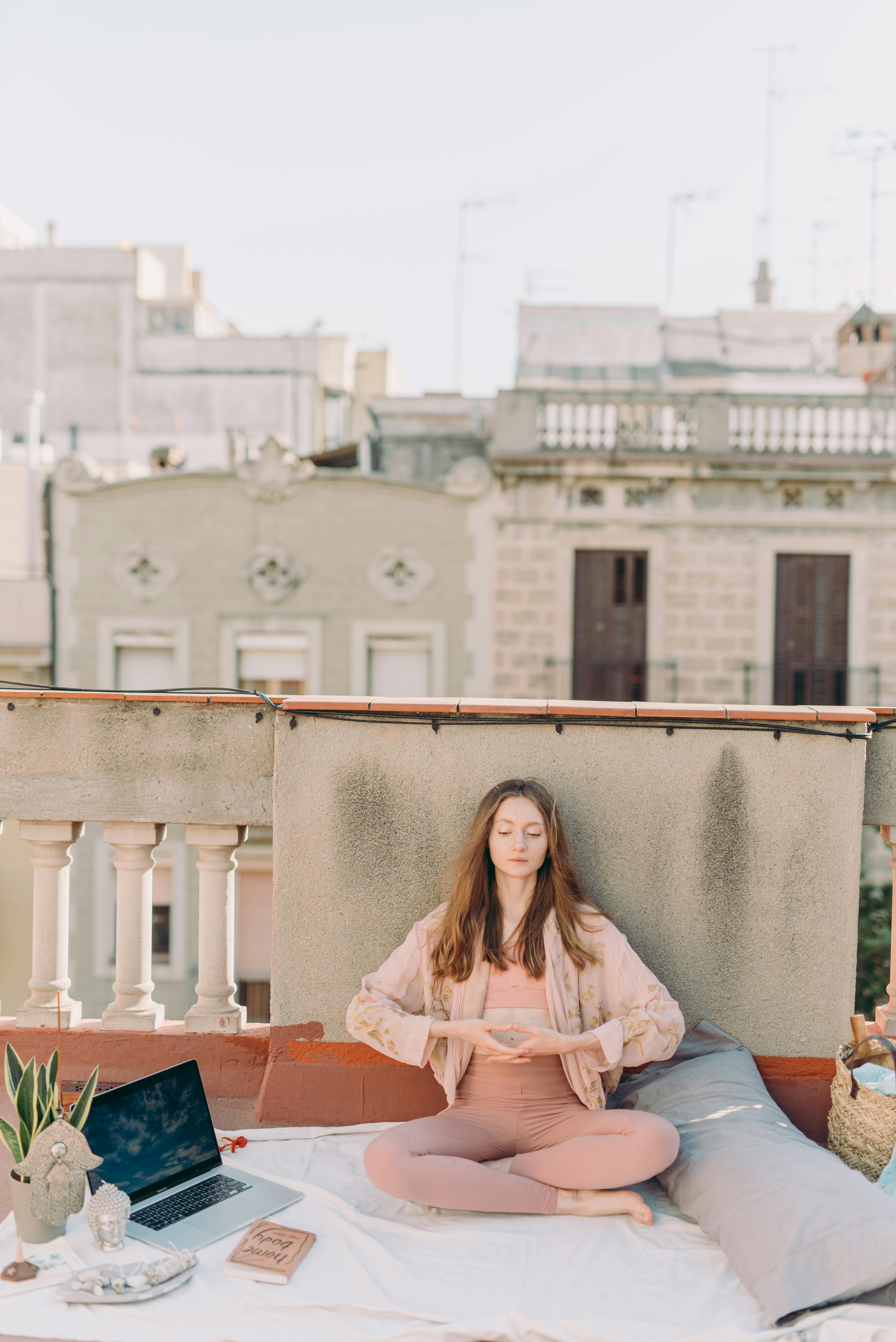 30,000+ Best Roof Top Photos · 100% Free Download · Pexels Stock Photos