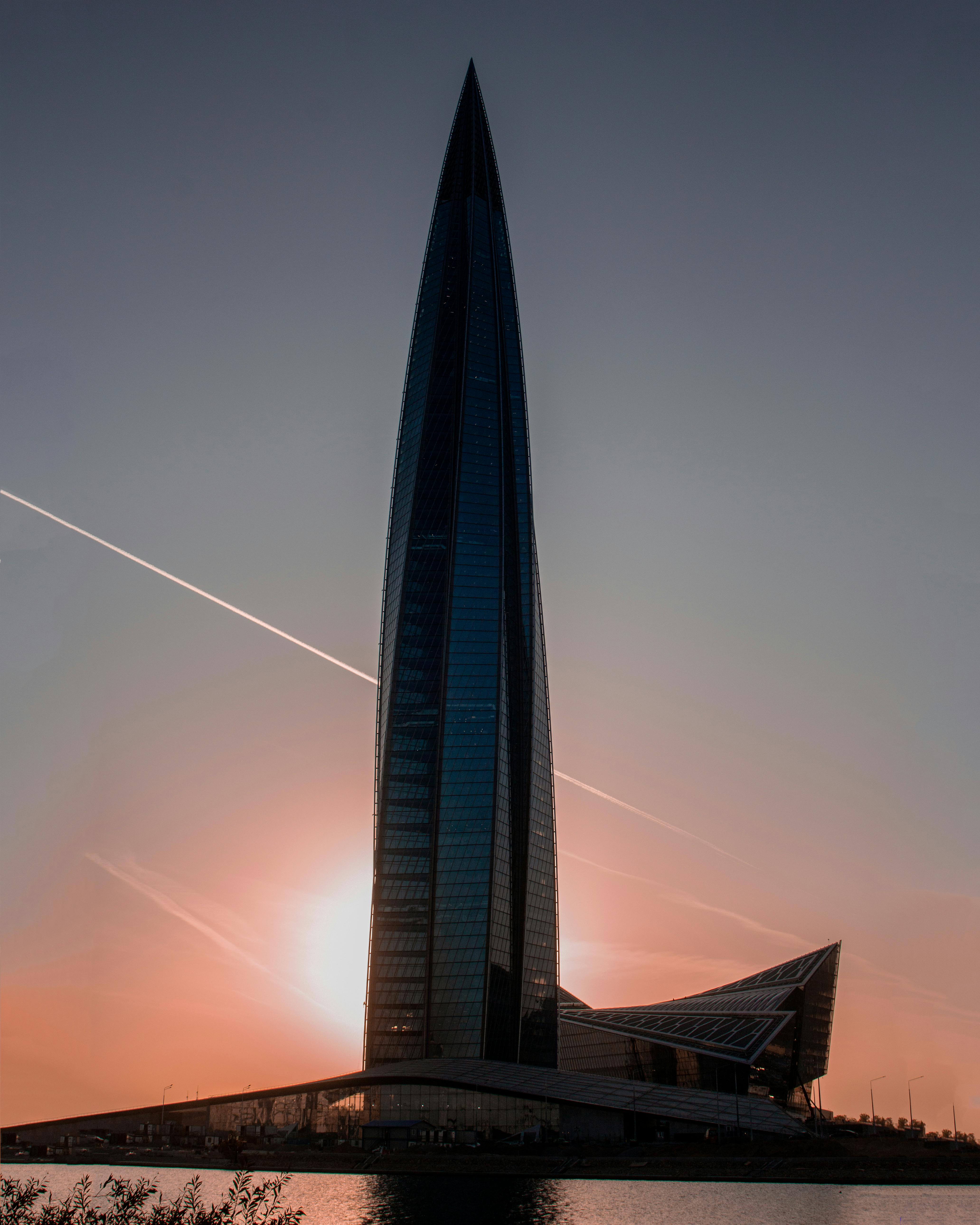 Skyscraper at Sunset · Free Stock Photo