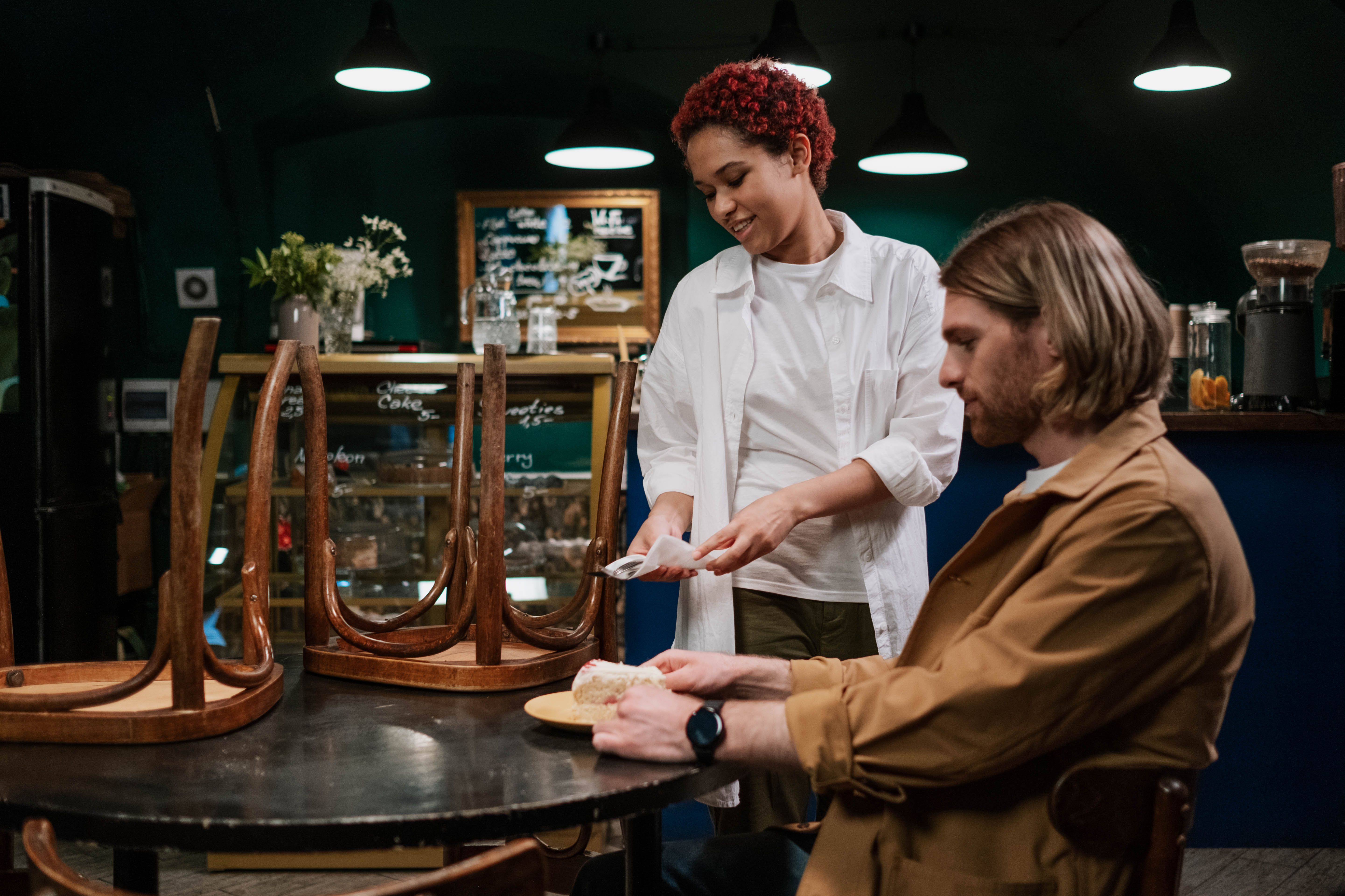 Restaurant Cashier Men Photos, Download The BEST Free Restaurant ...