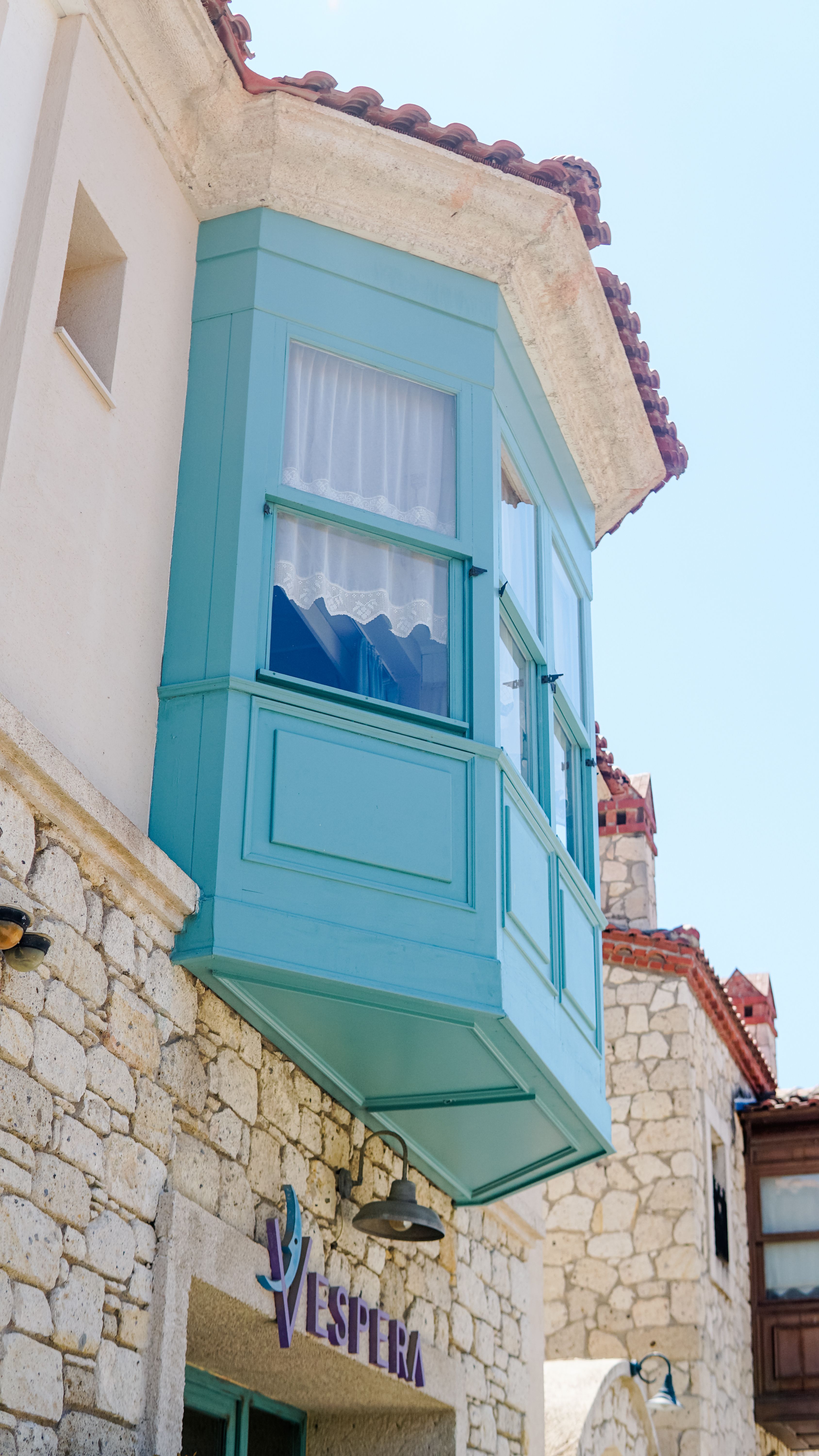 Low Angle Shot of a Bay Window · Free Stock Photo