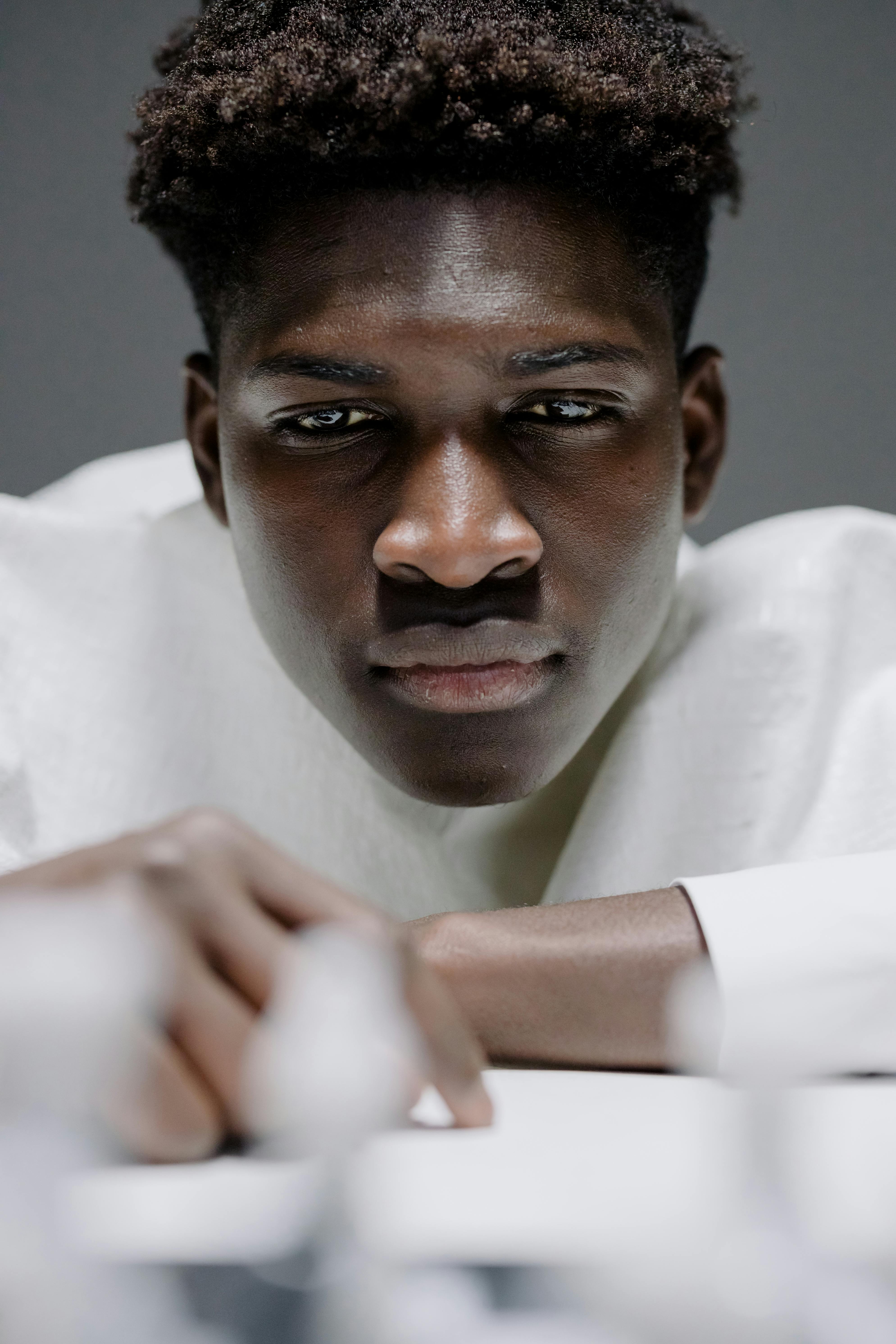 400,000+ Best Man Looking Up Photos · 100% Free Download · Pexels Stock ...