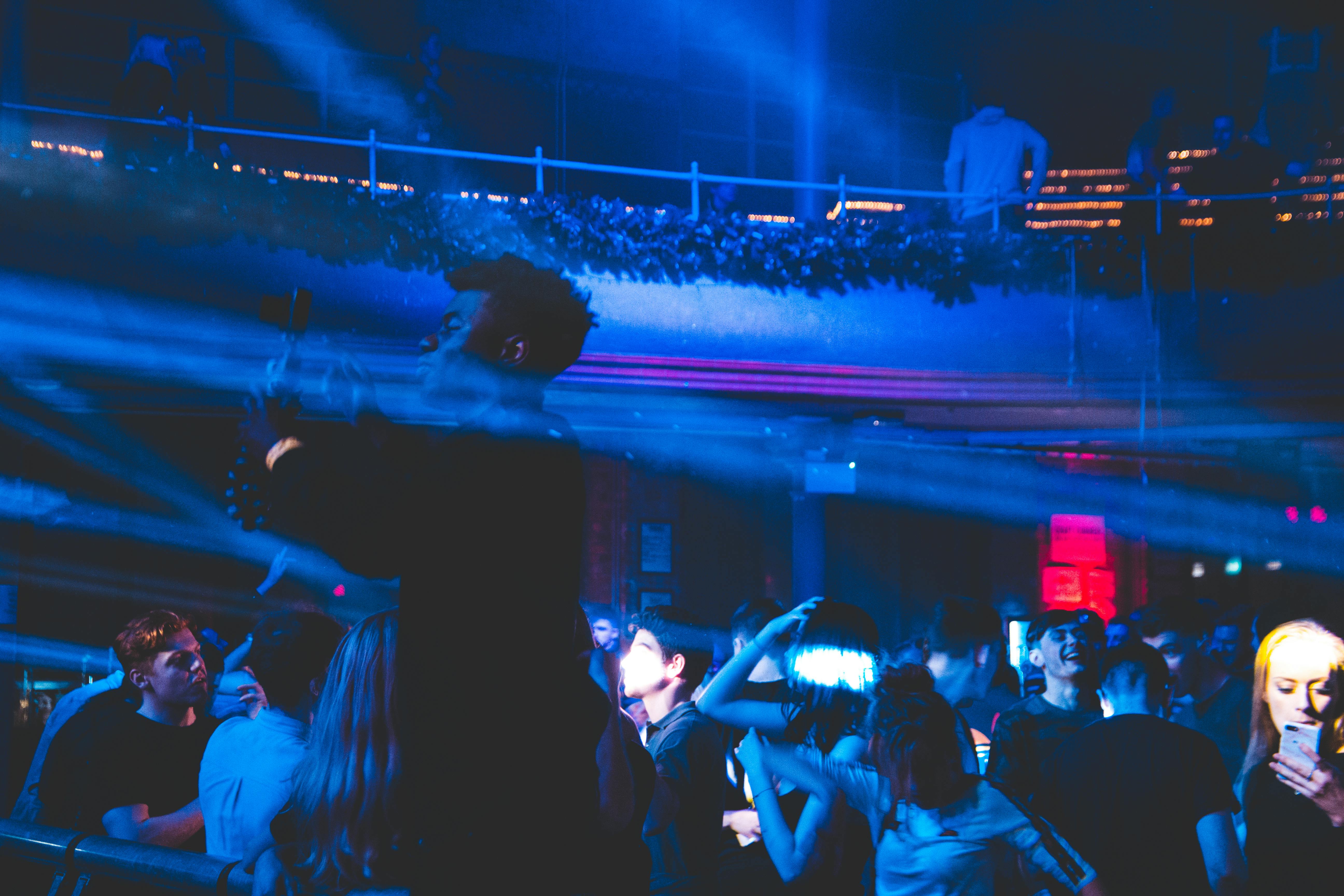 200+ Fotos y Imágenes de Discoteca Gratis · Banco de Imágenes Gratis ...