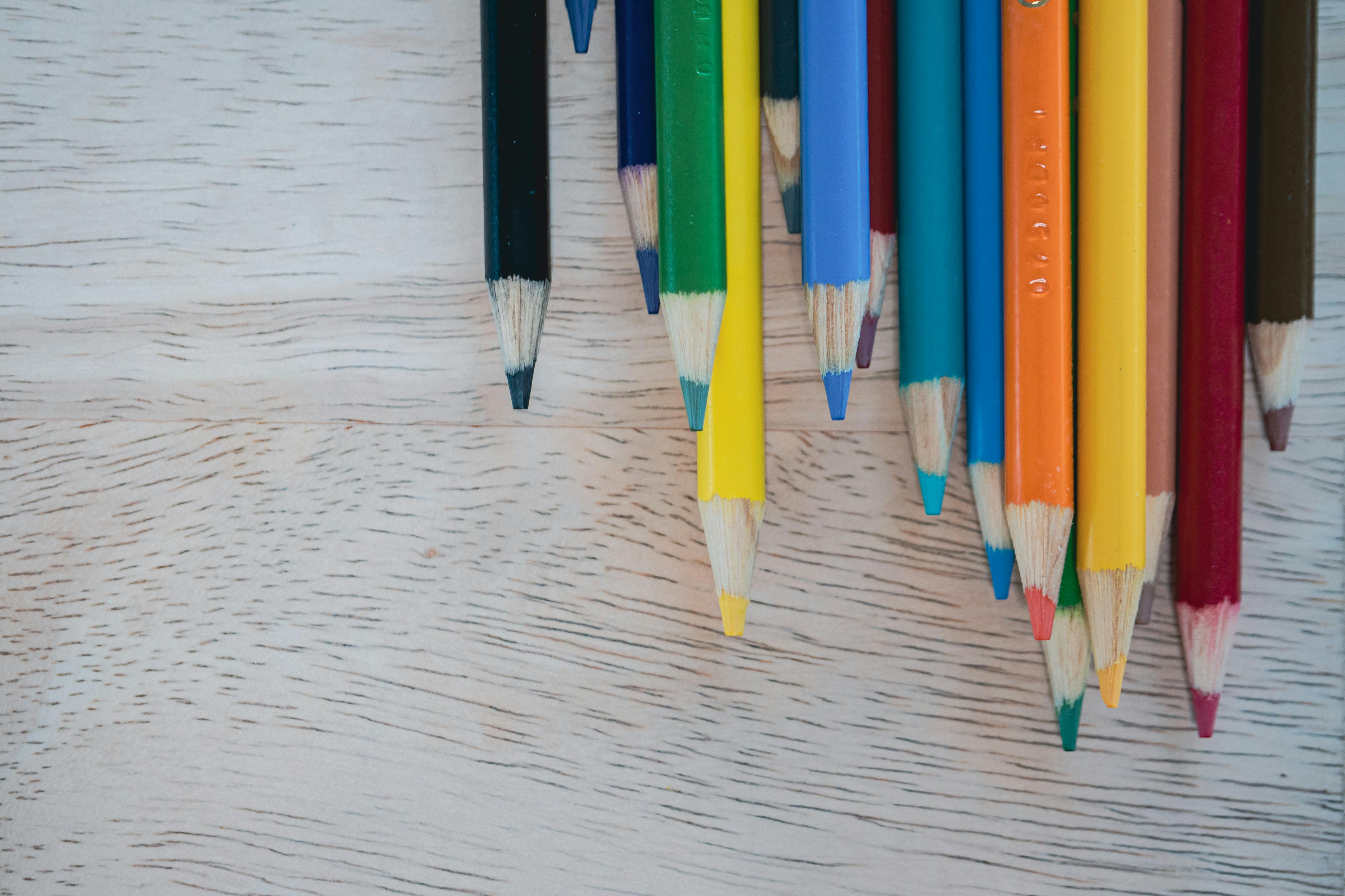 Shallow Focus Photography of Color Pencil Lot · Free Stock Photo