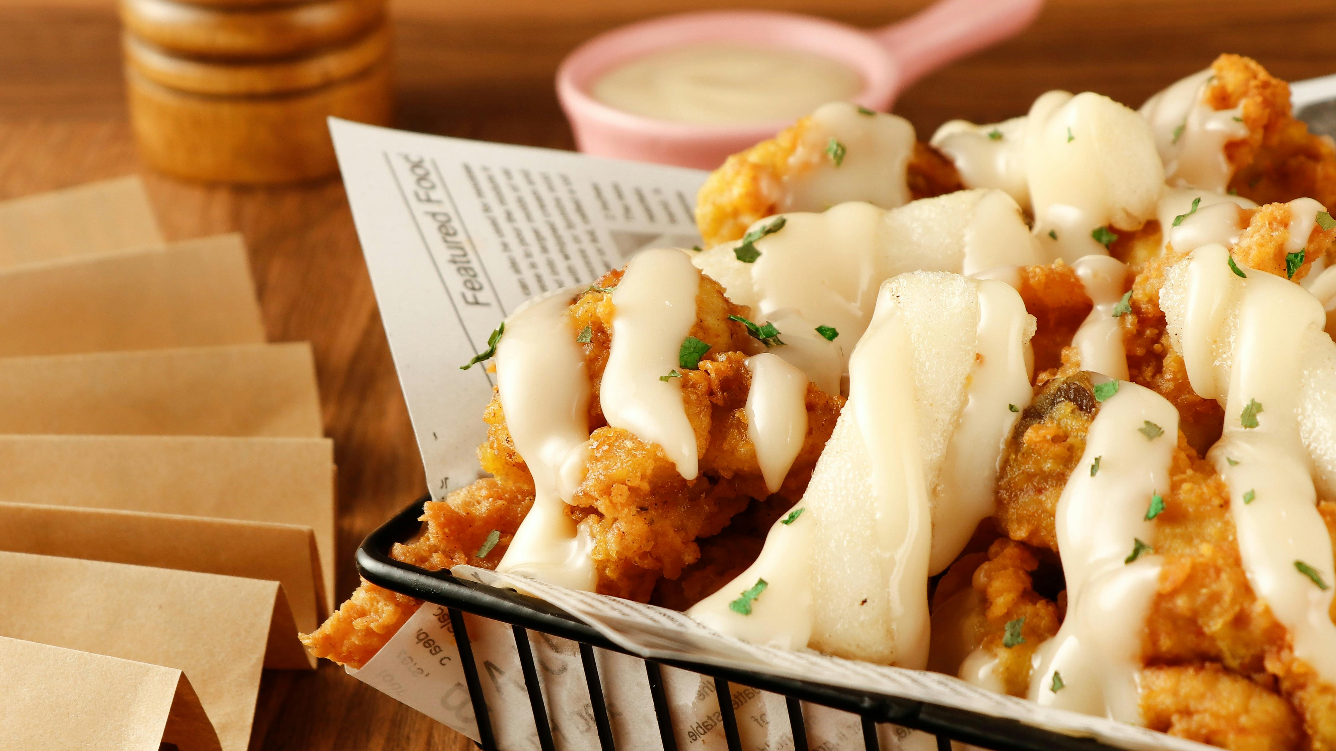 Crispy Fried Food with Sauce · Free Stock Photo