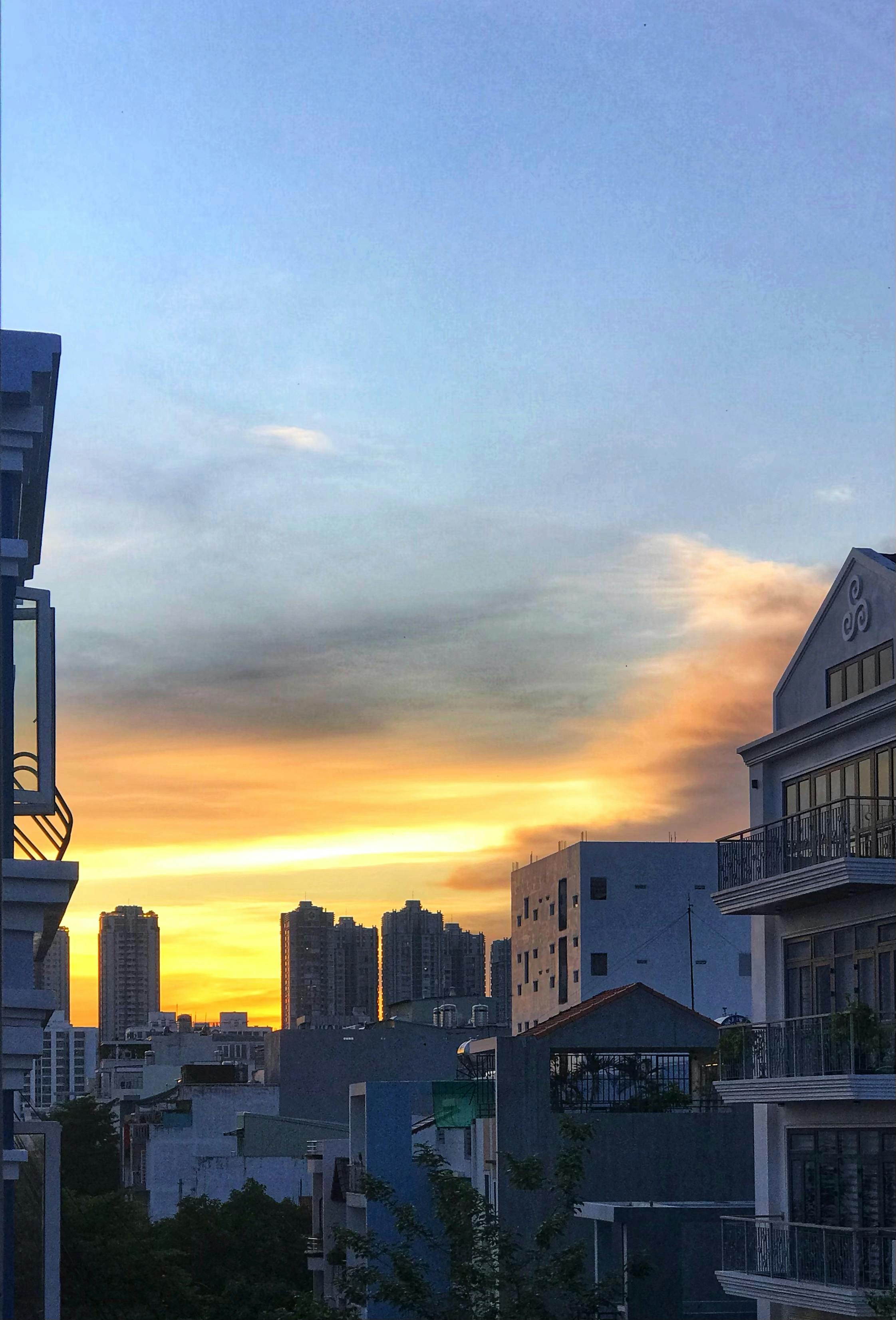 City Buildings during Sunset · Free Stock Photo