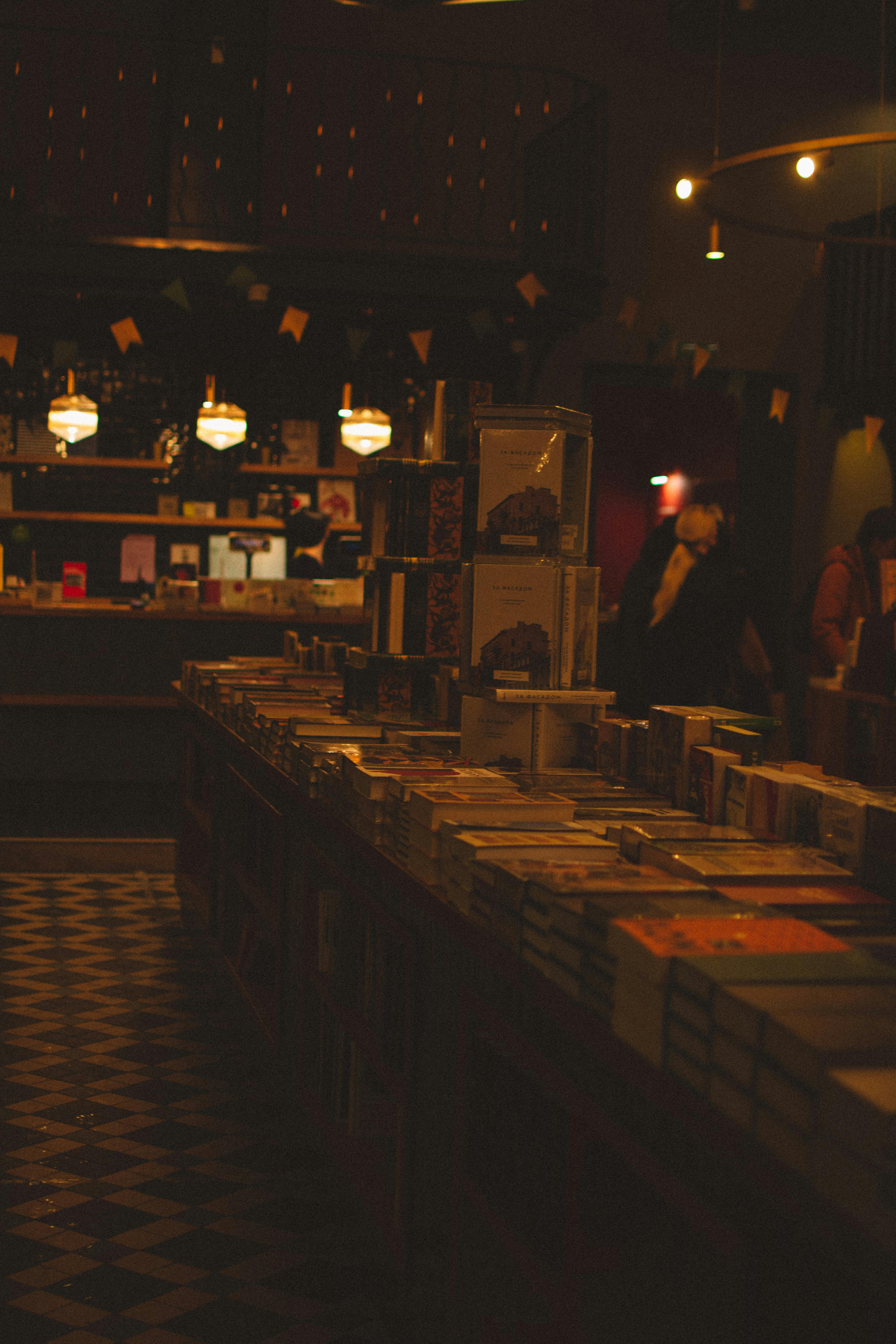 Bookstore Table Photos, Download The BEST Free Bookstore Table Stock ...