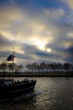 Boat on Yellow River · Free Stock Photo