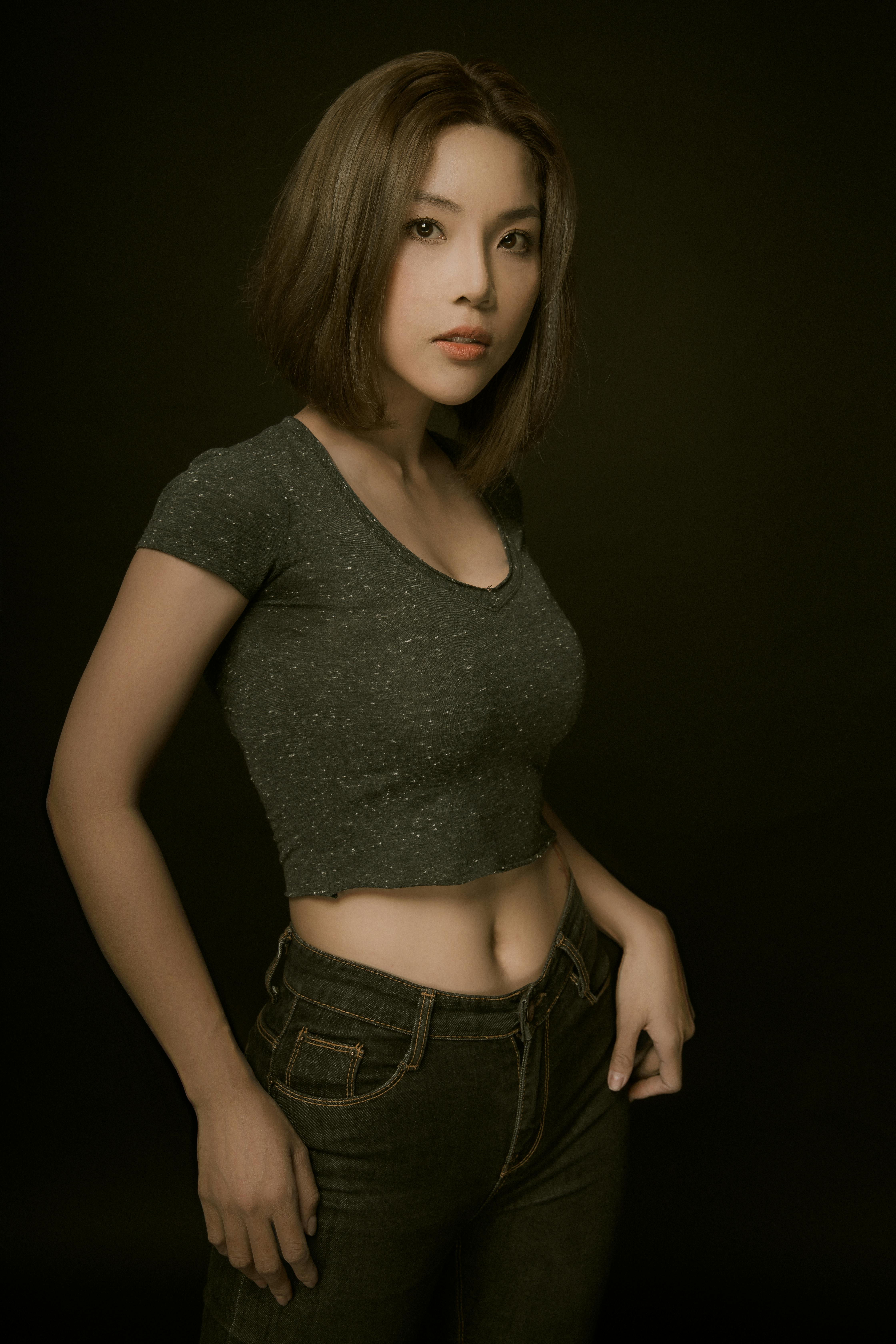 Beautiful Woman Wearing a Gray Crop Top and Denim Pants · Free Stock Photo