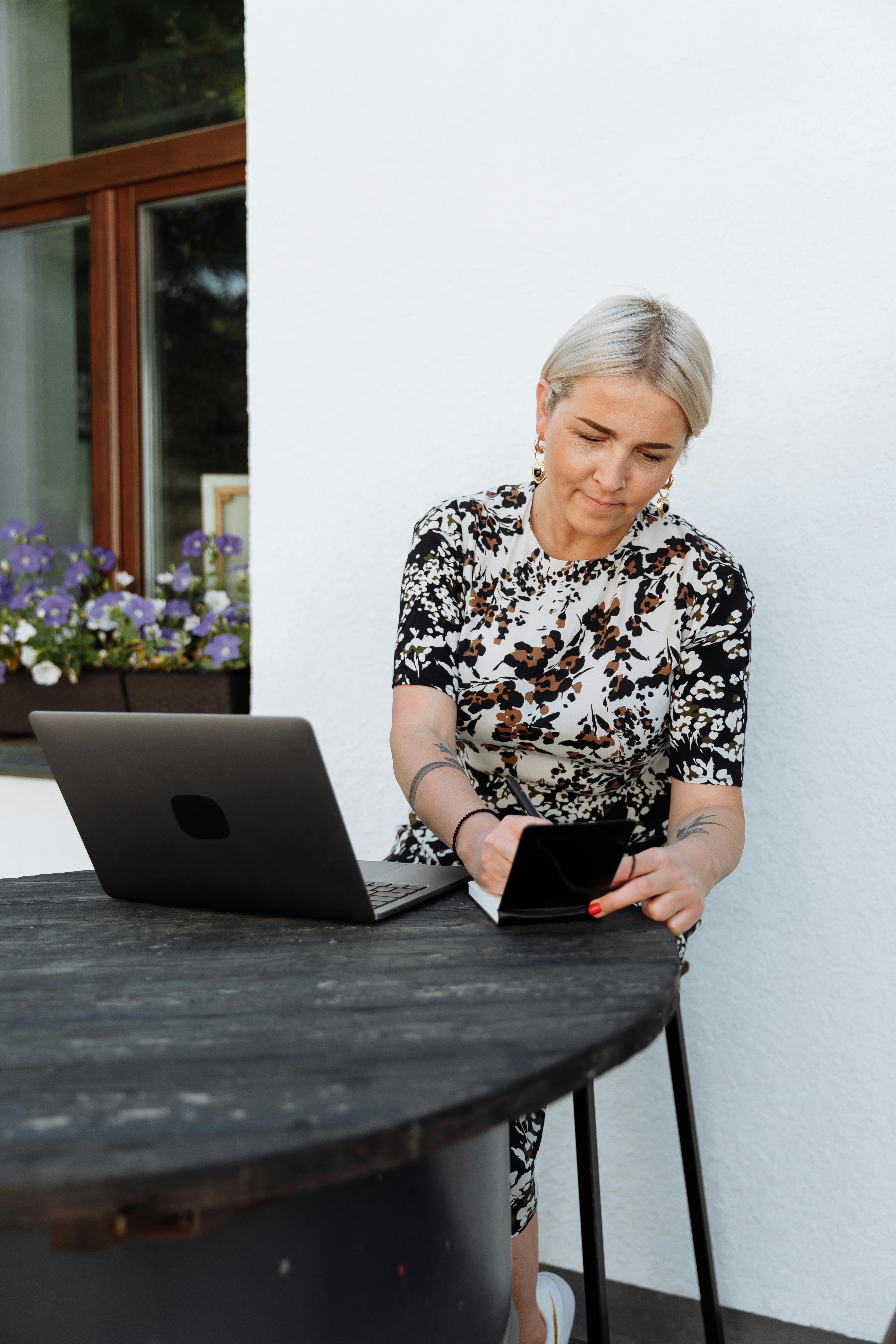 Writing Outdoor Photos, Download The BEST Free Writing Outdoor Stock ...