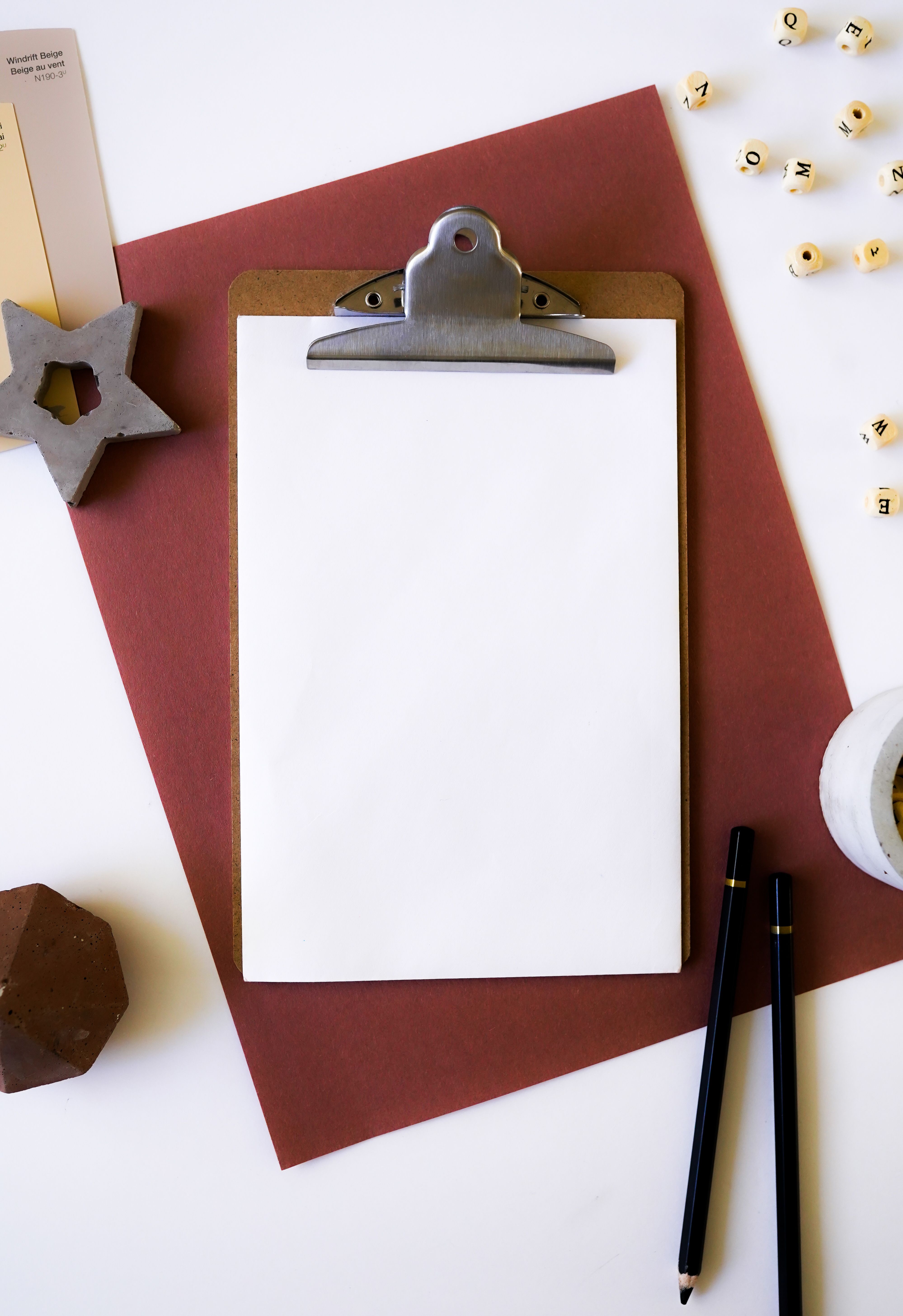 Mockup of White Clipboard with Blank Paper · Free Stock Photo