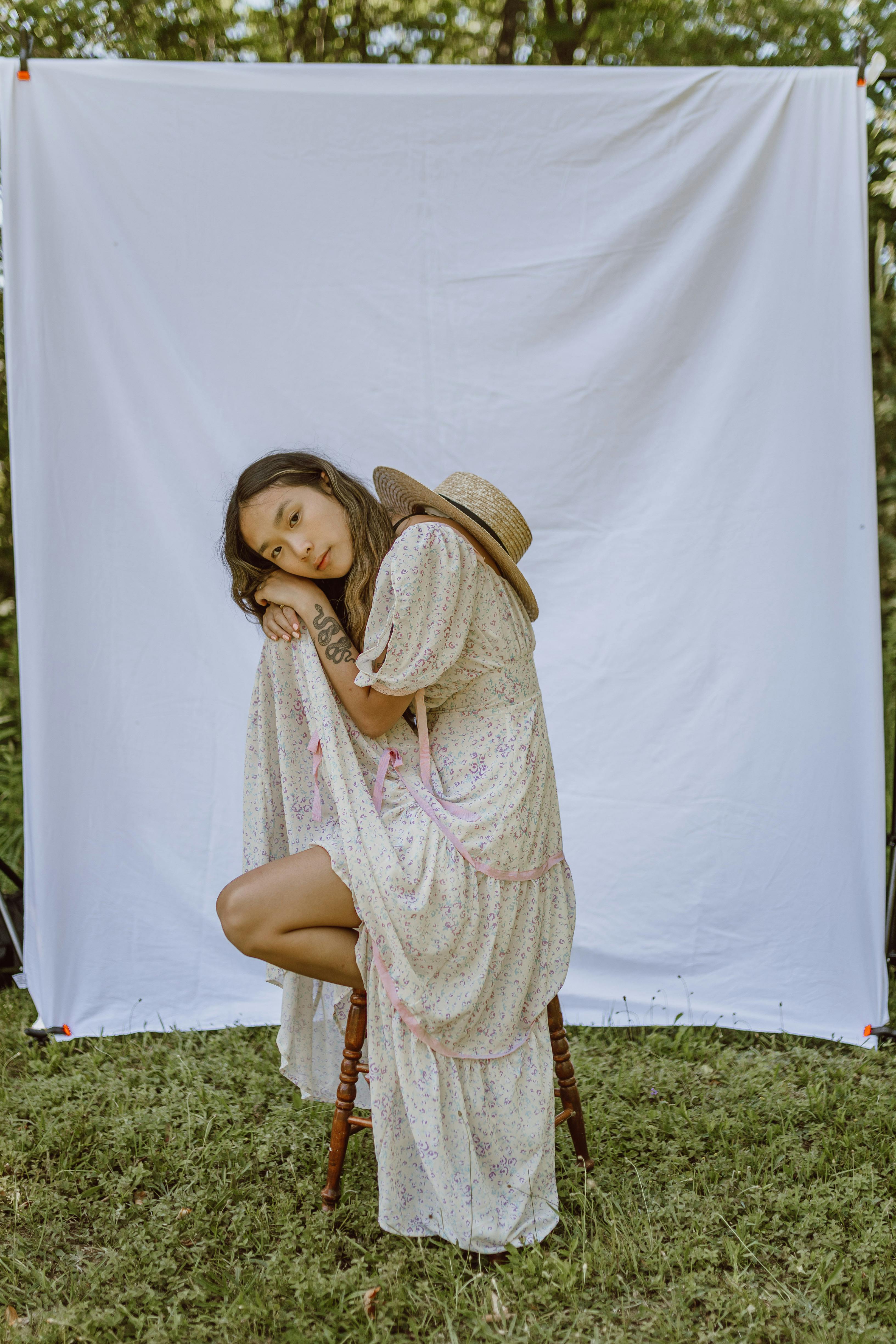 Sitting Pose Reference Chair Photos, Download Free Sitting Pose ...