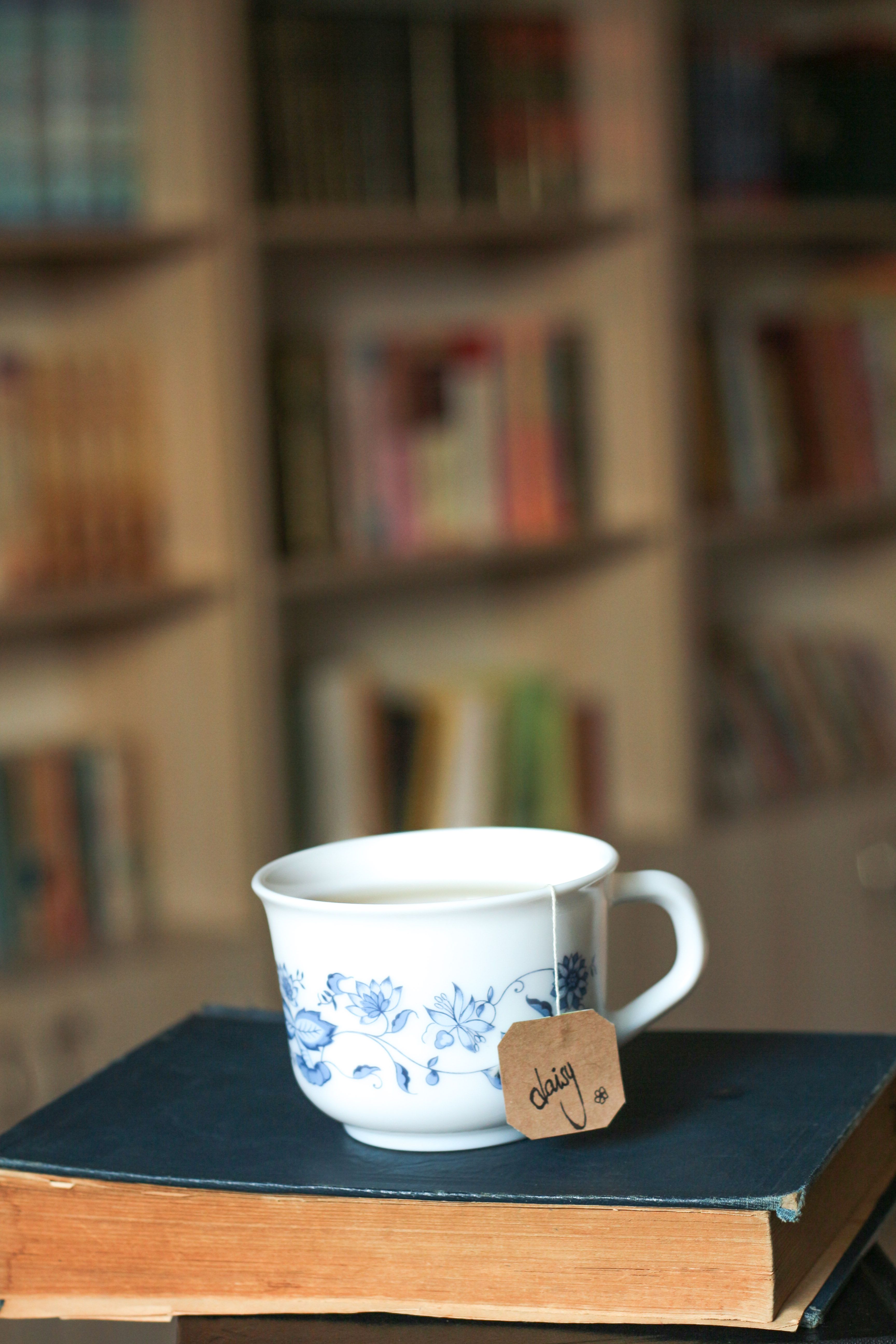 Table with Cups · Free Stock Photo