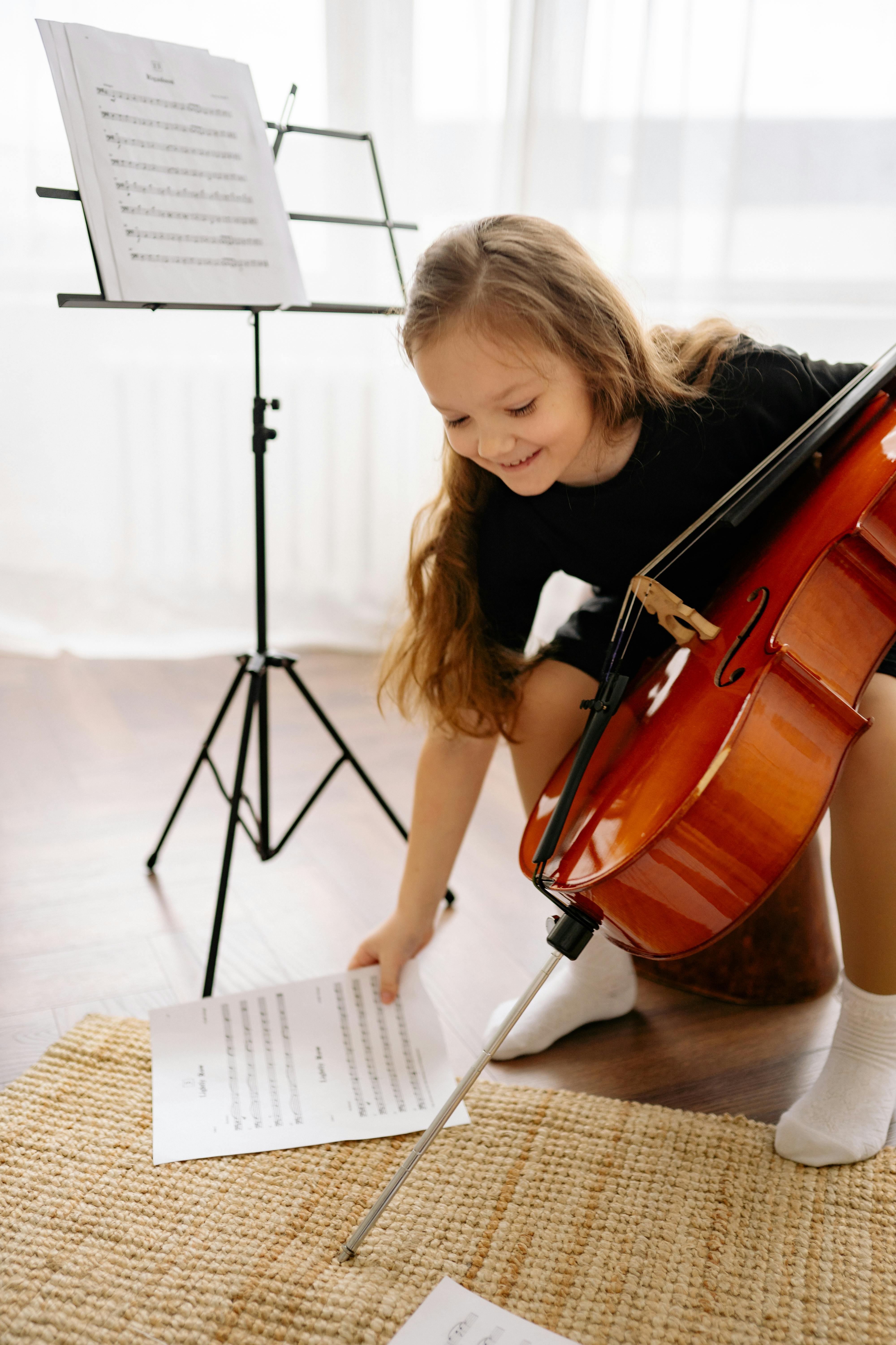 Learning Cello Photos, Download The BEST Free Learning Cello Stock ...