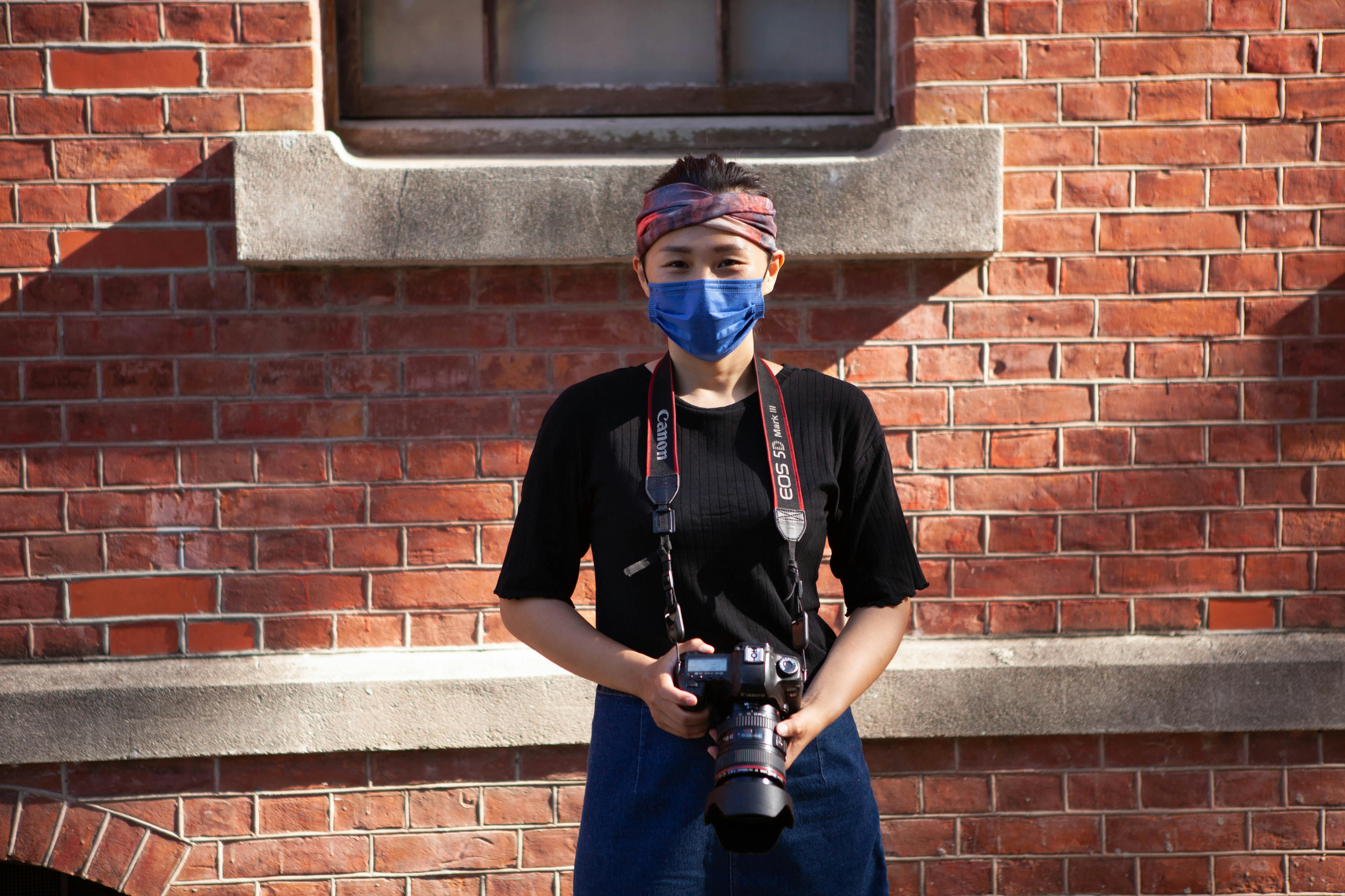 Female Photographer wearing a Face Mask · Free Stock Photo