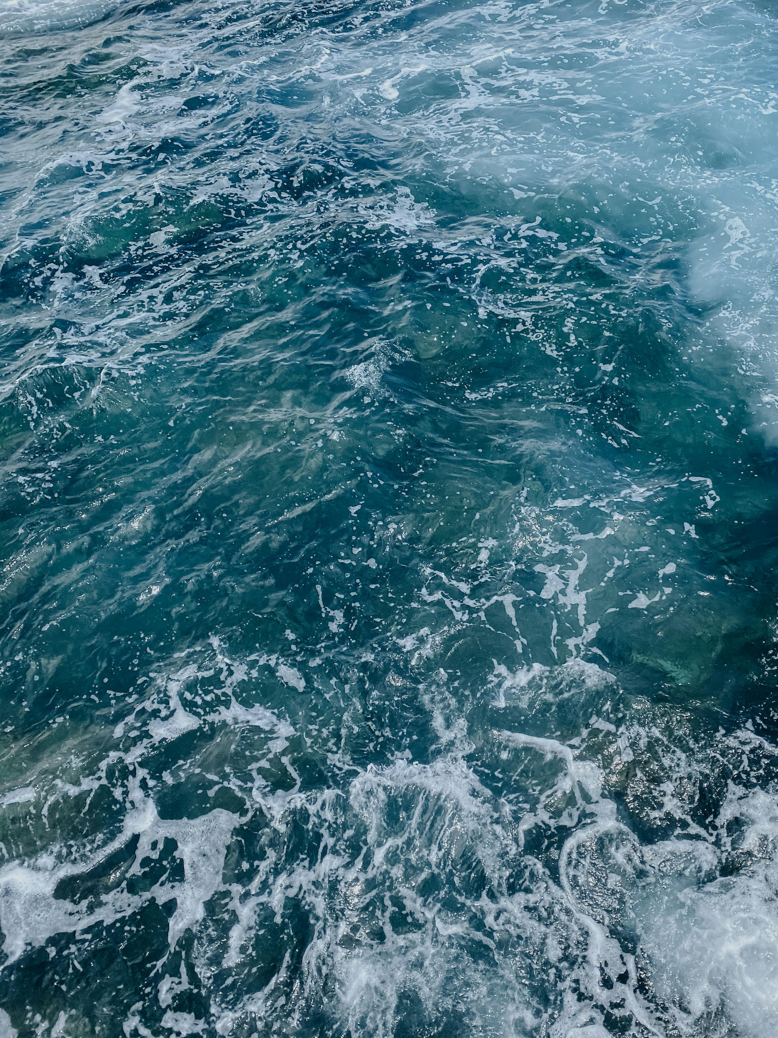 Waves Splashing in Ocean · Free Stock Photo