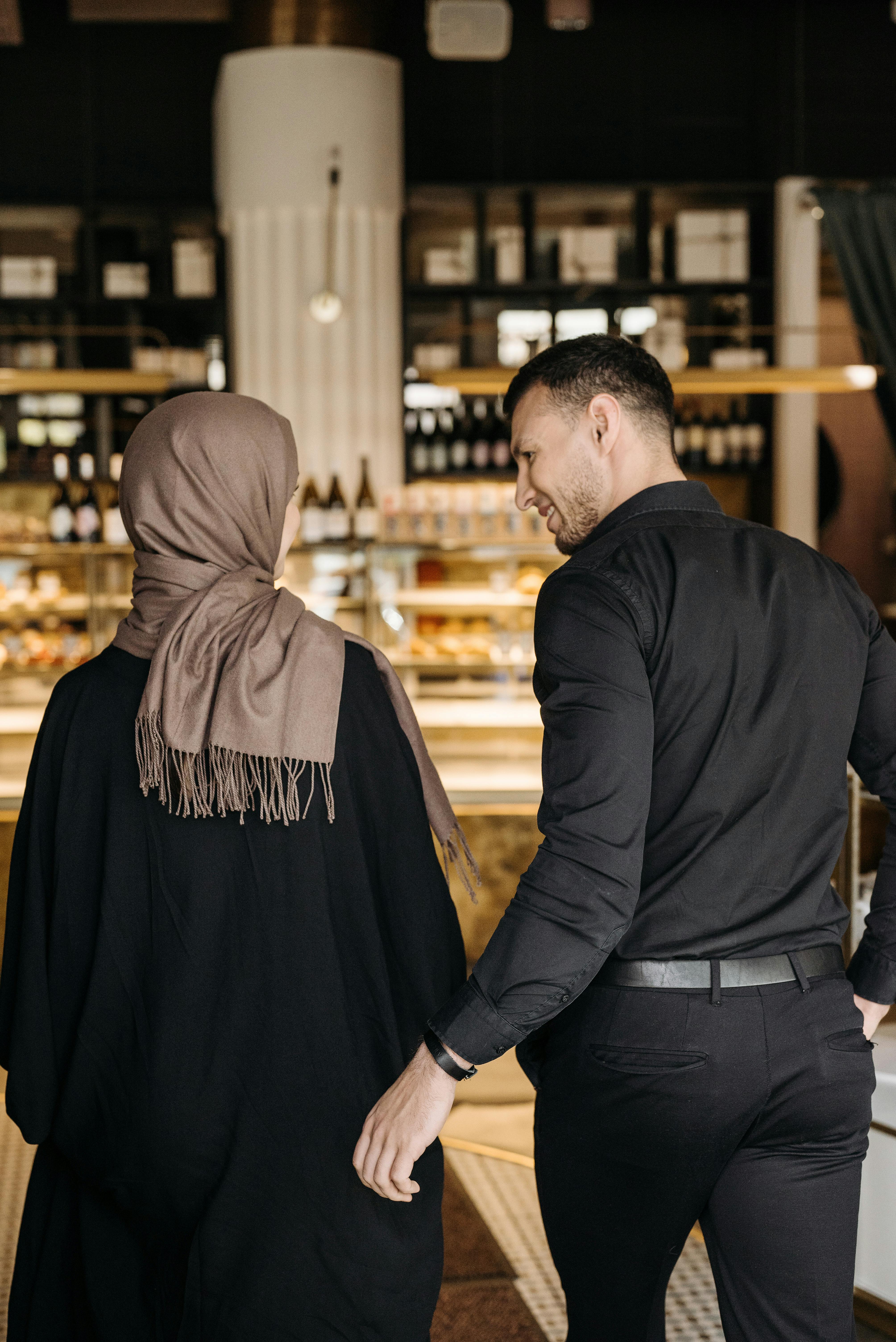 Backview of Couple · Free Stock Photo