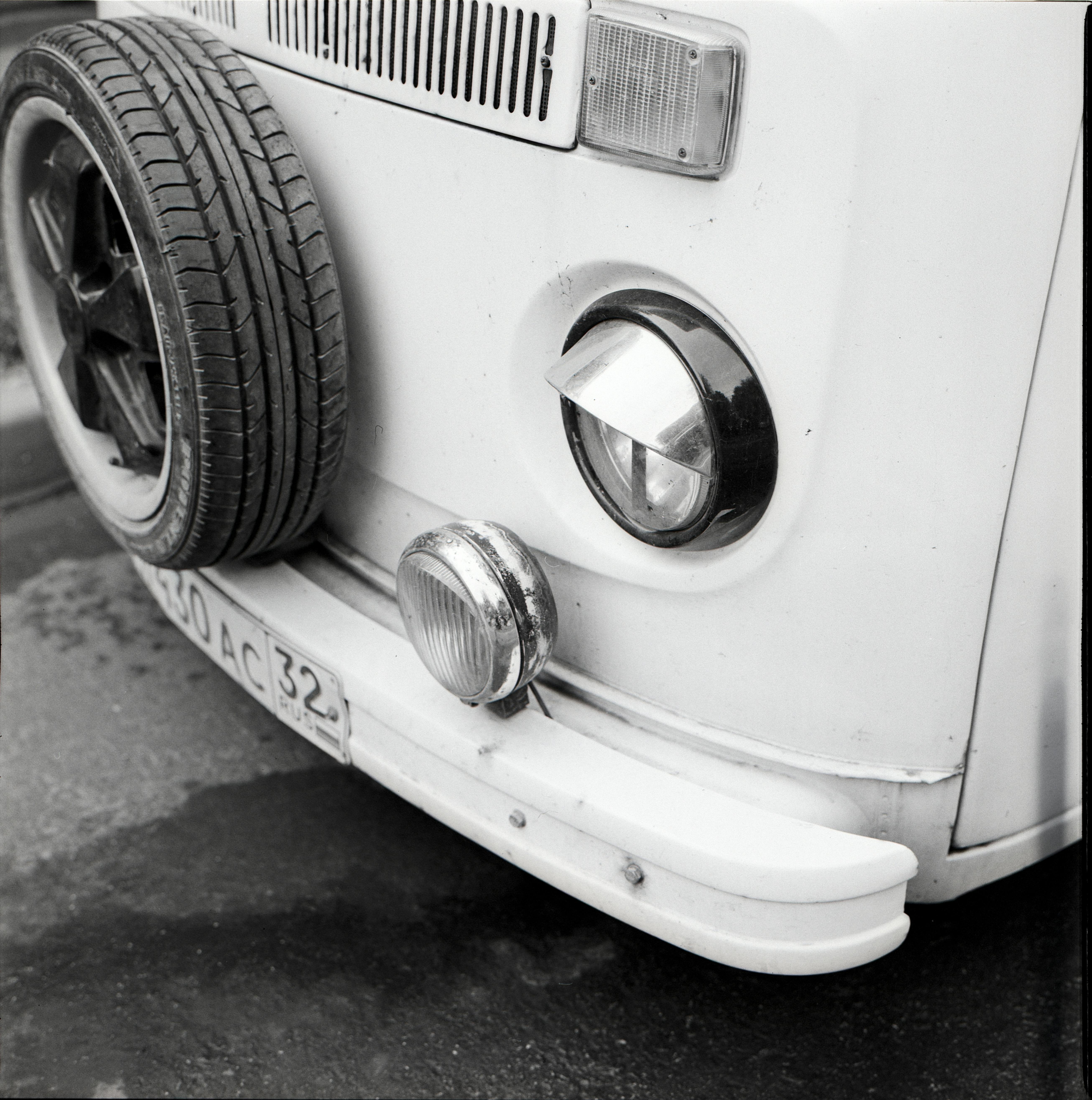 combi on the road · Free Stock Photo