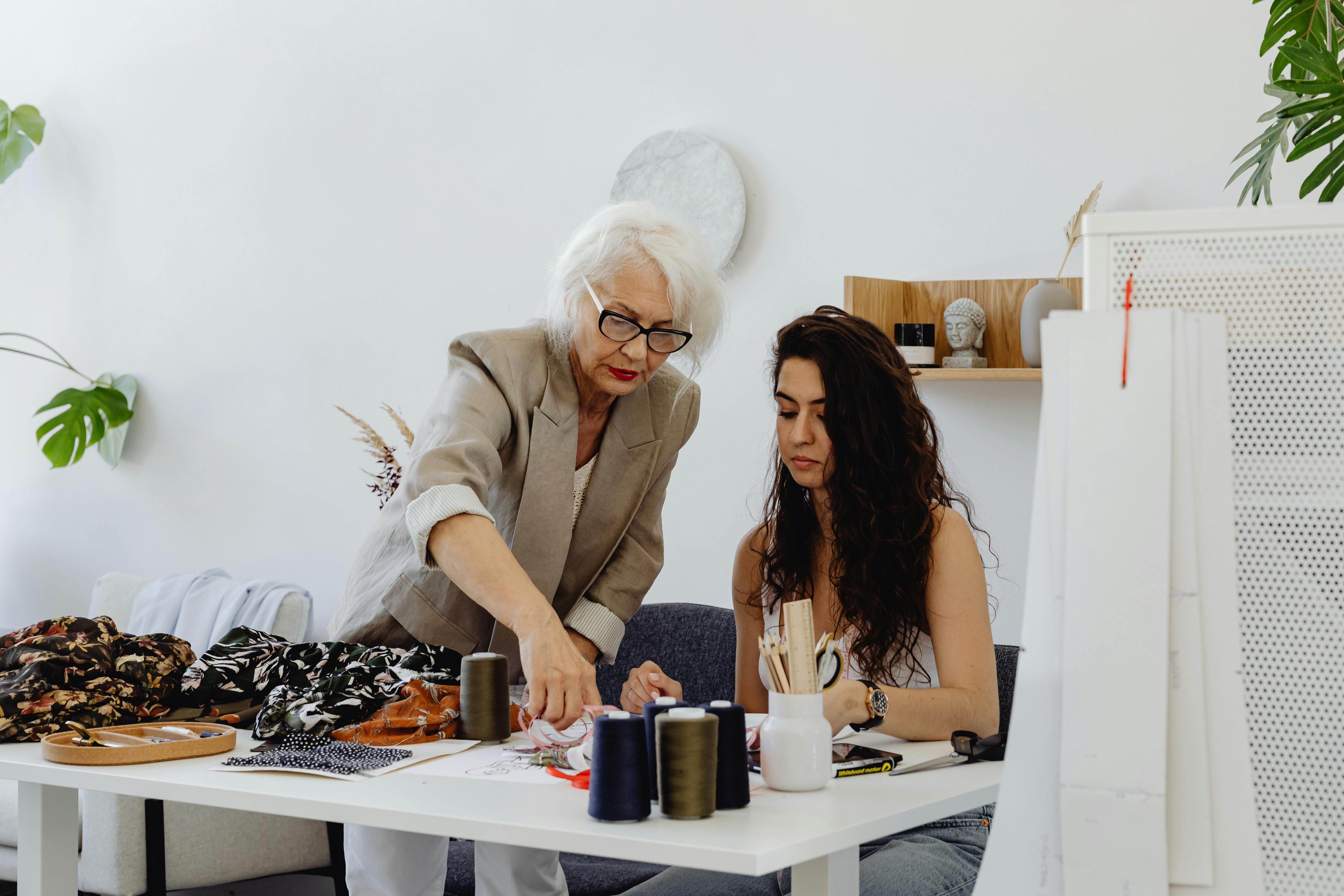 Intergenerational People Talking At Work Photos, Download The BEST Free ...