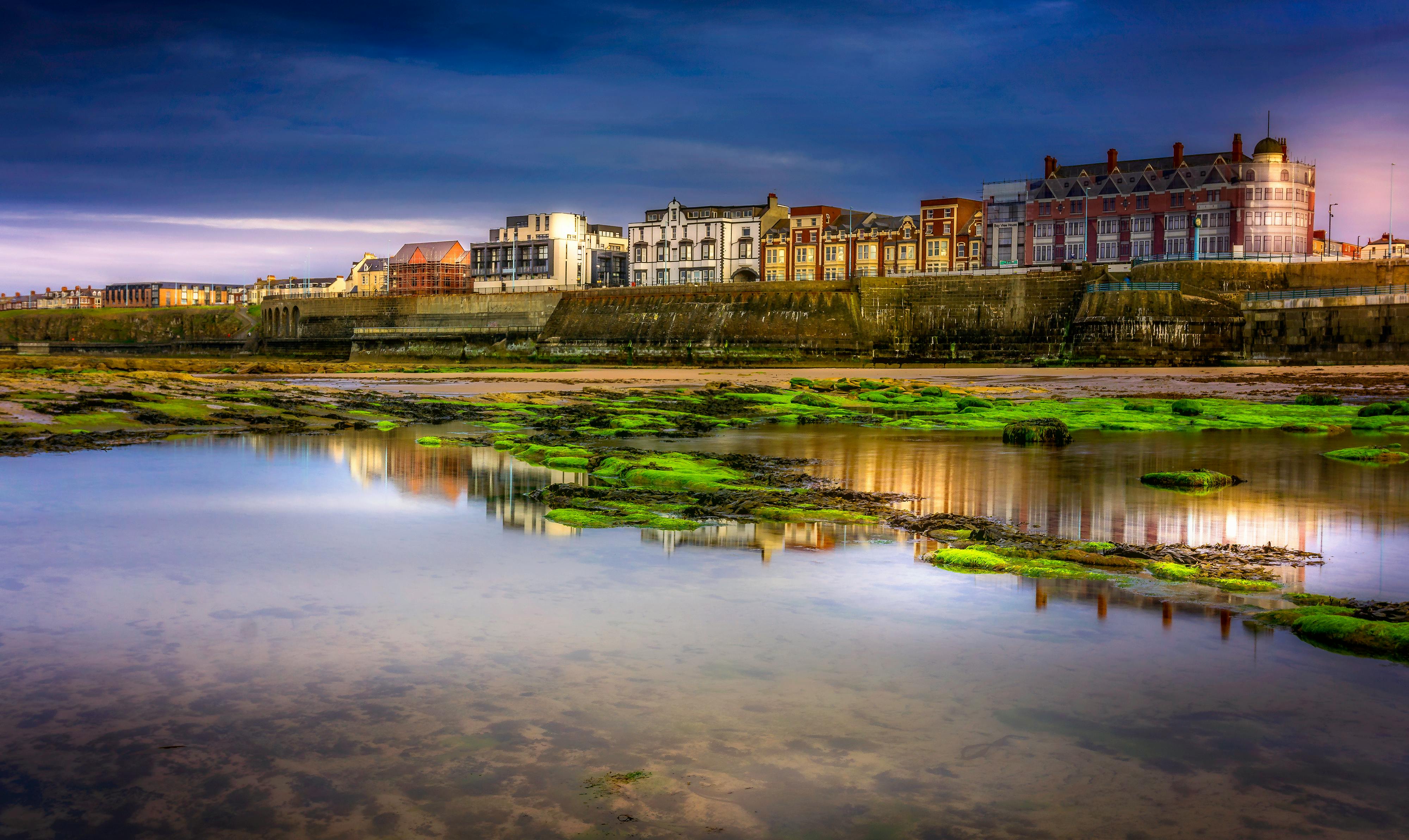 Buildings on the Seafront · Free Stock Photo