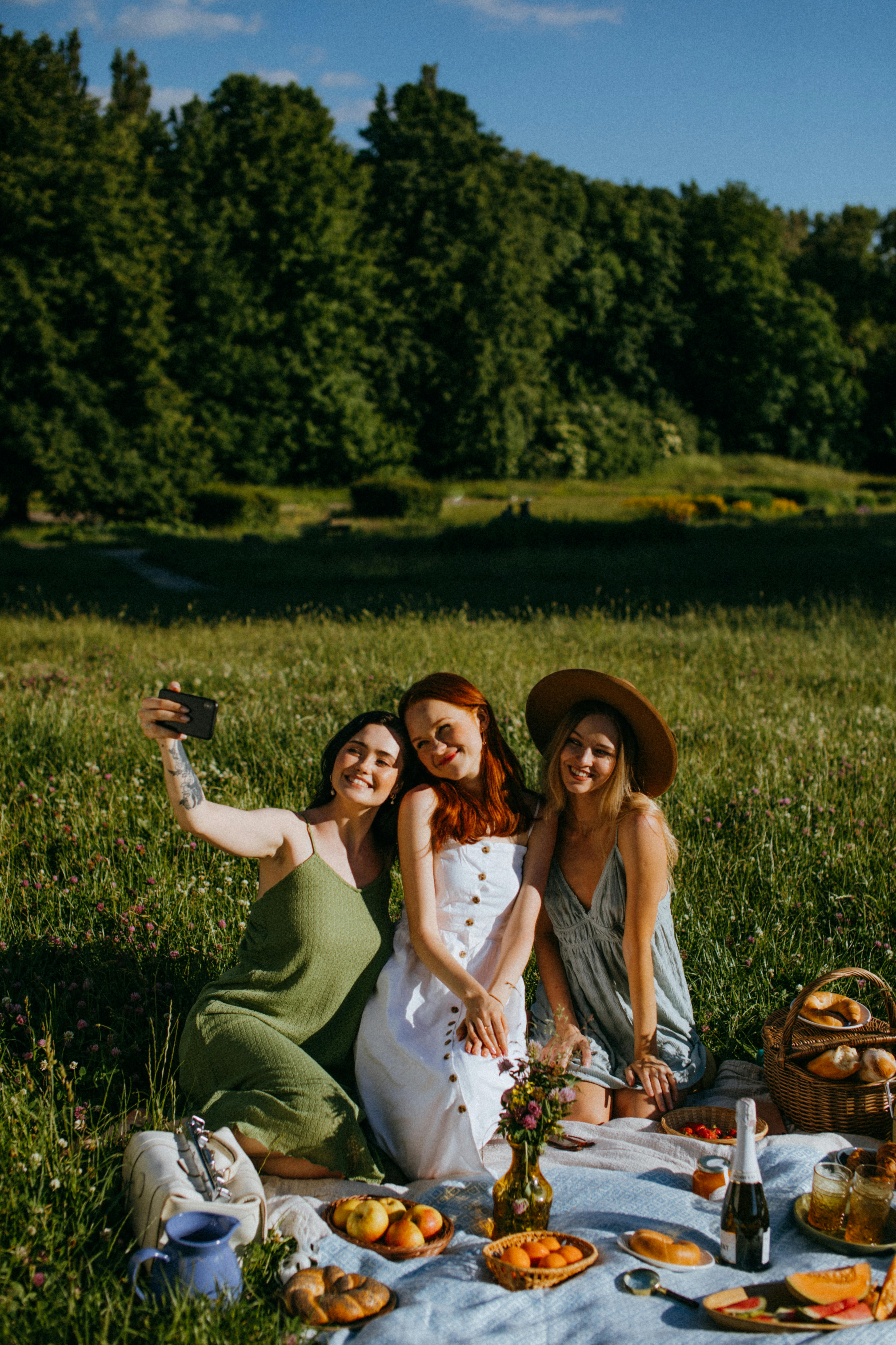 Women Having a Picnic Taking a Groupfie · Free Stock Photo