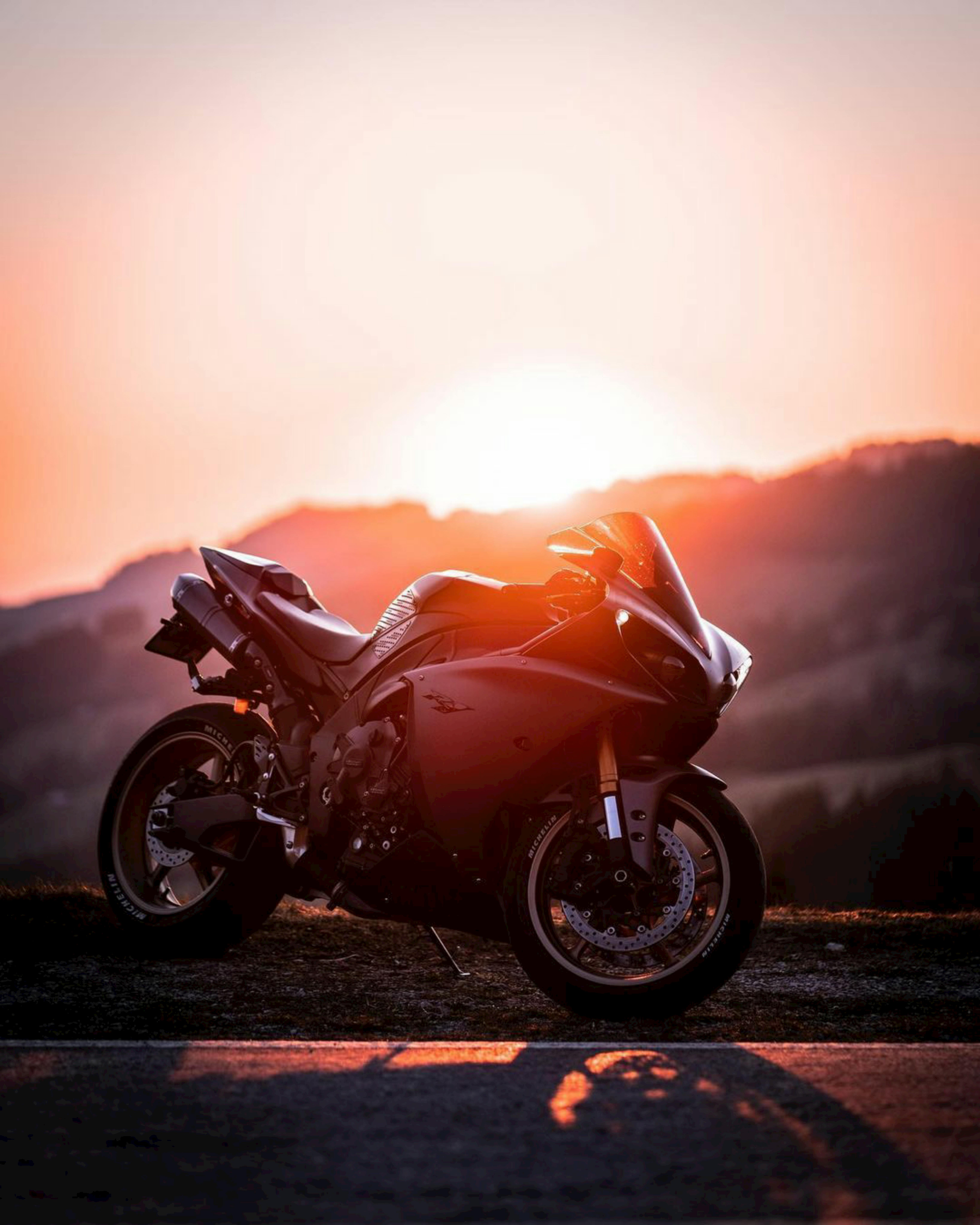 A Black Sports Bike Parked on the Road · Free Stock Photo
