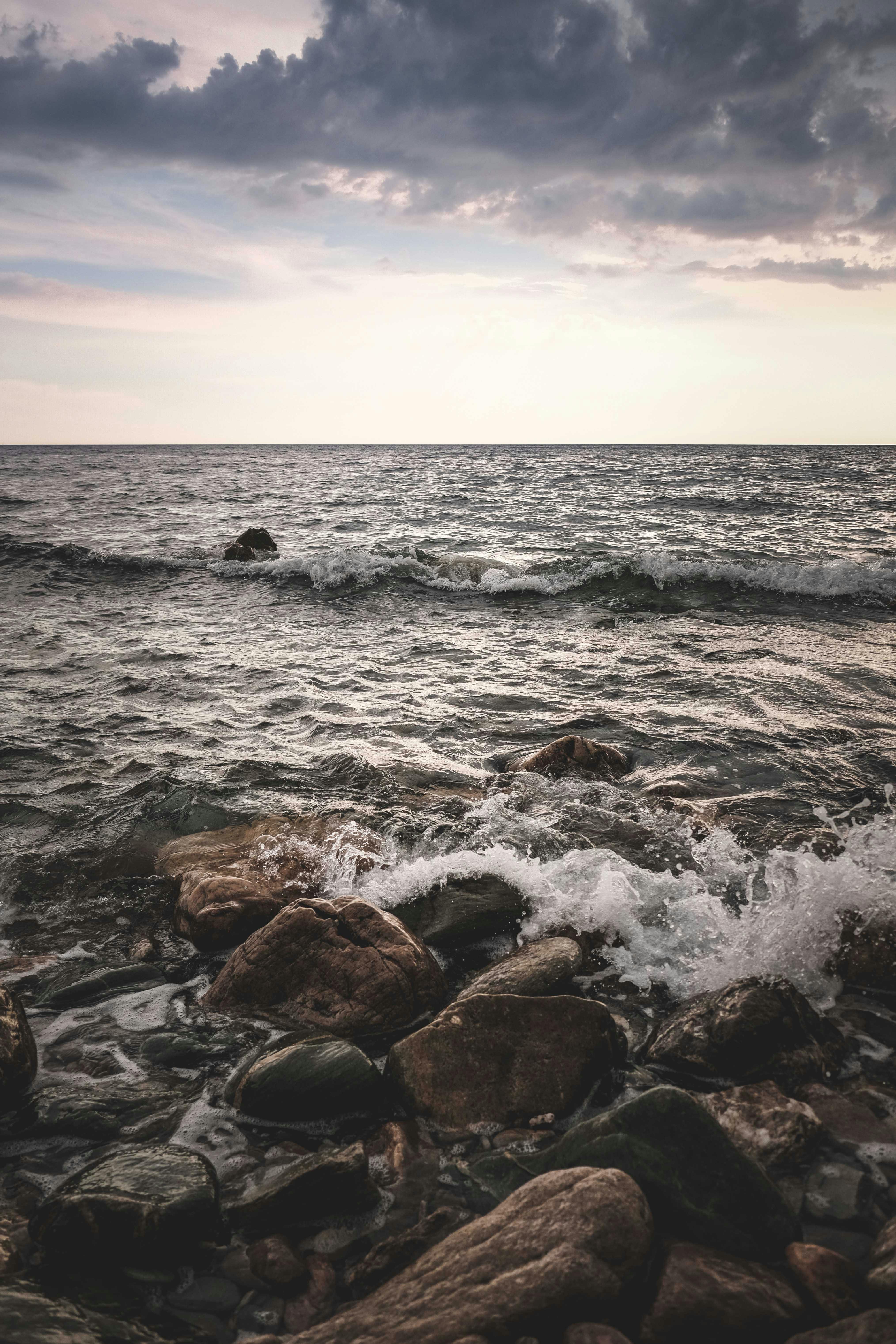 Blue Ocean Shore during Daytime · Free Stock Photo
