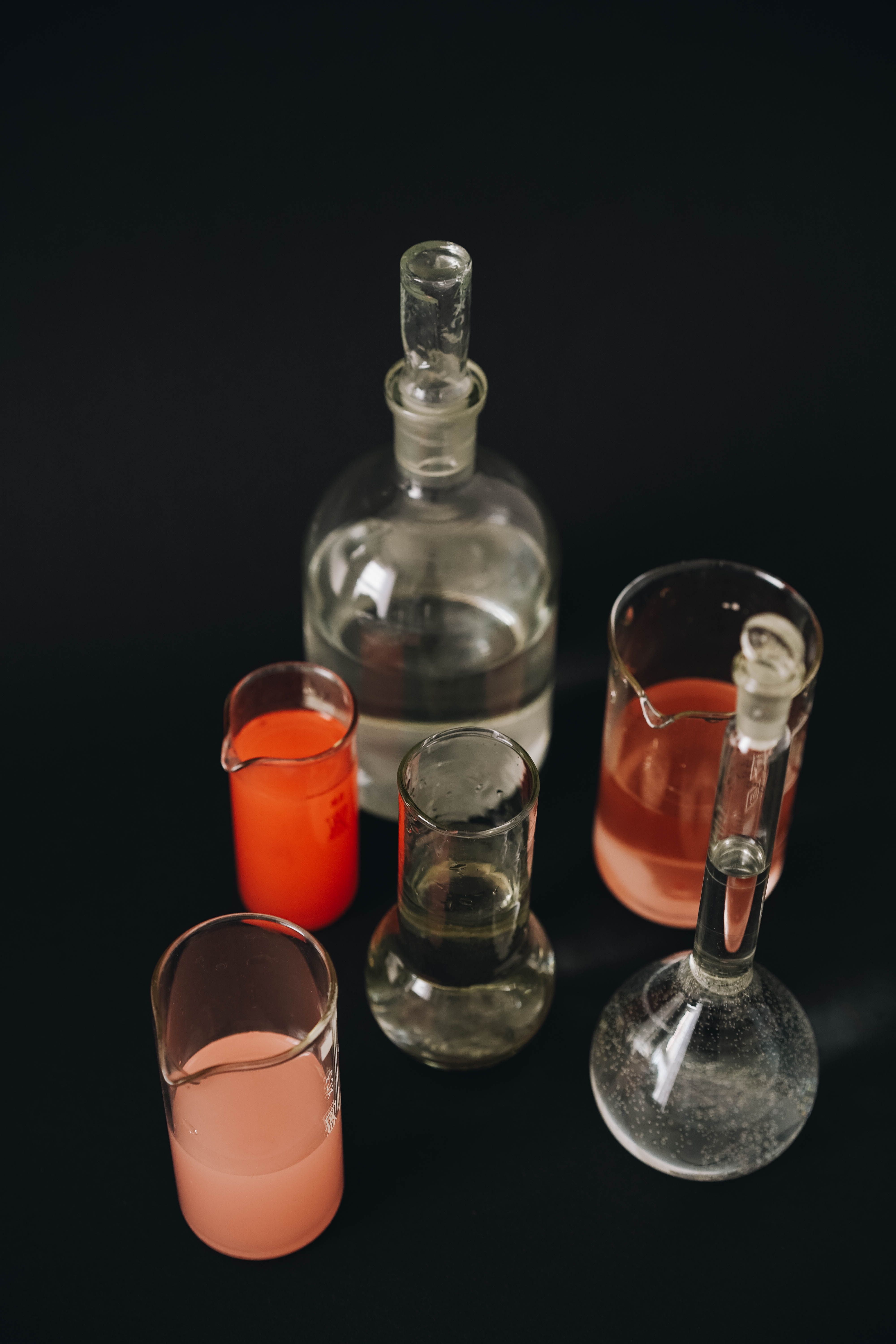 Close-Up Shot of Flasks · Free Stock Photo