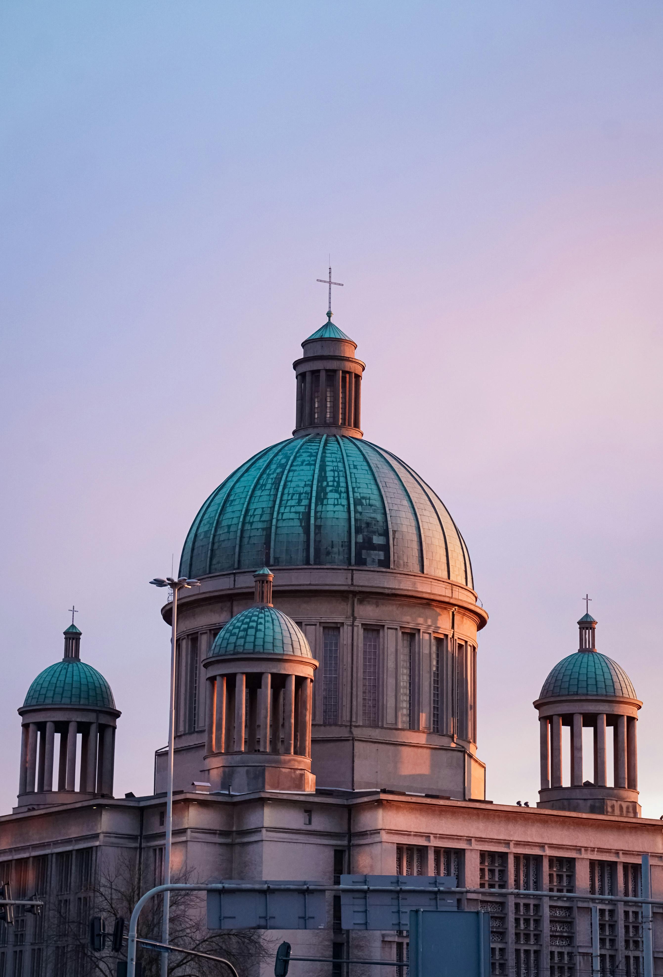Facade of a Mosque · Free Stock Photo