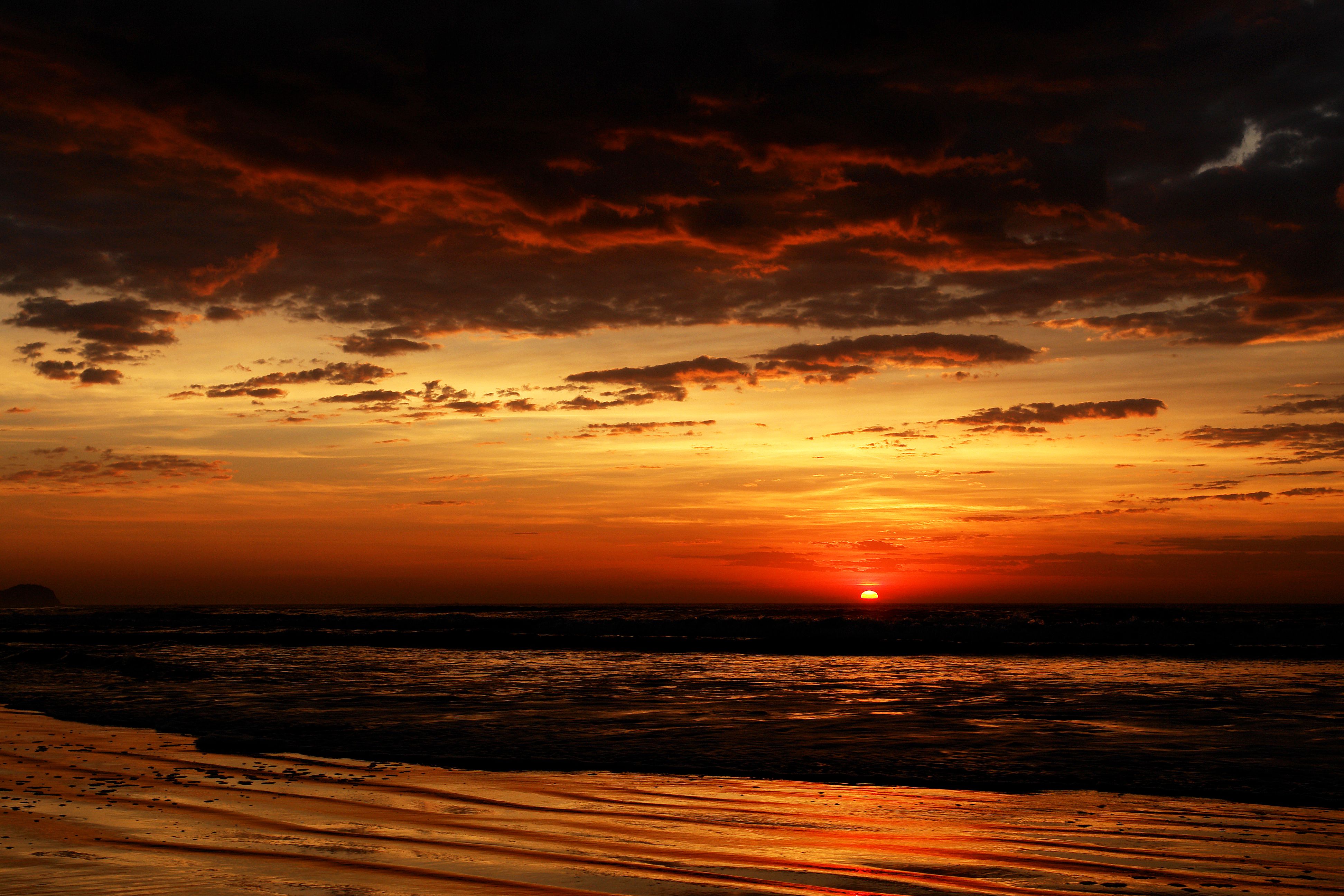 Ocean View During Sunset · Free Stock Photo