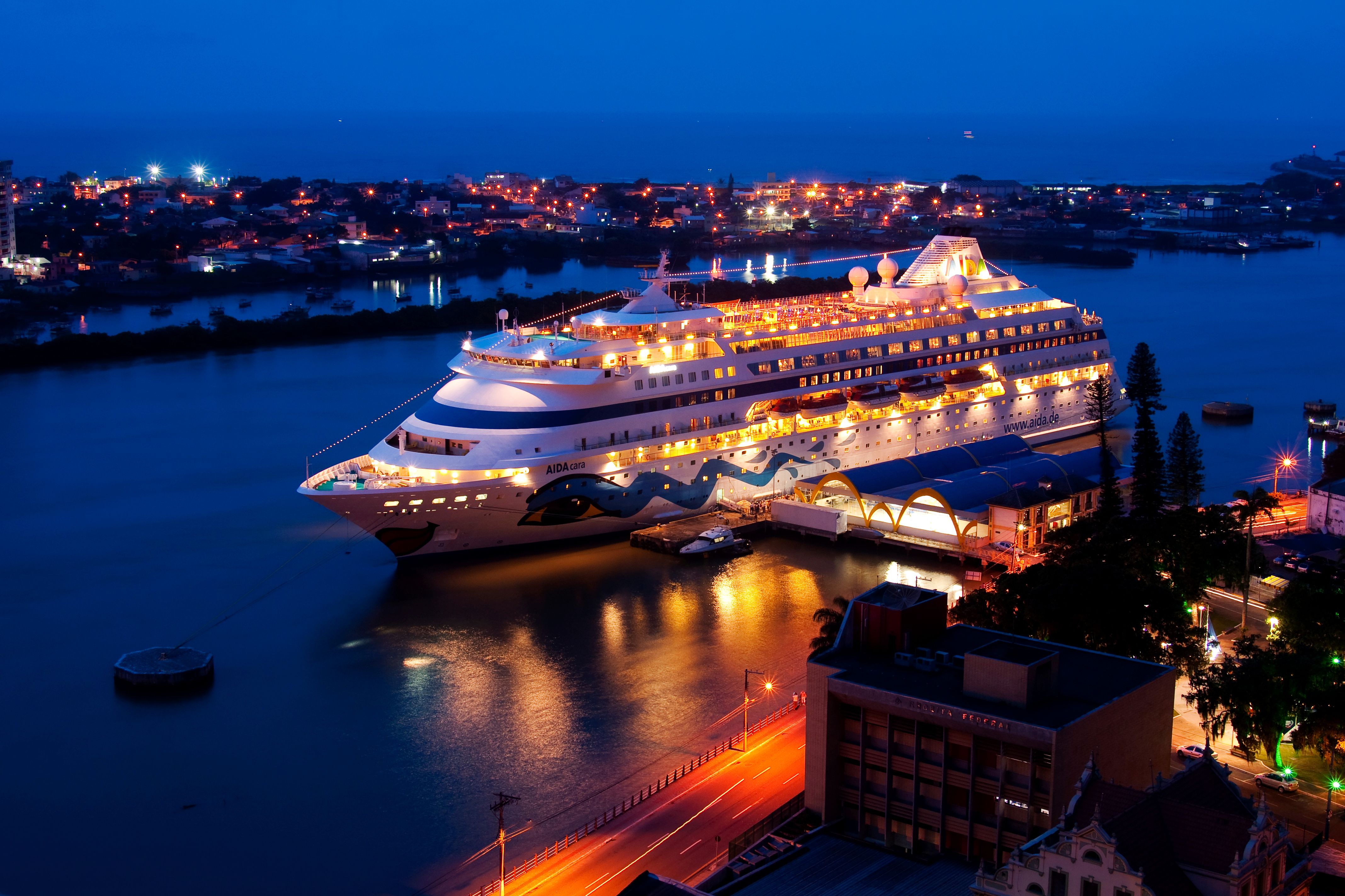 Cruise At Night Photos, Download The BEST Free Cruise At Night Stock ...