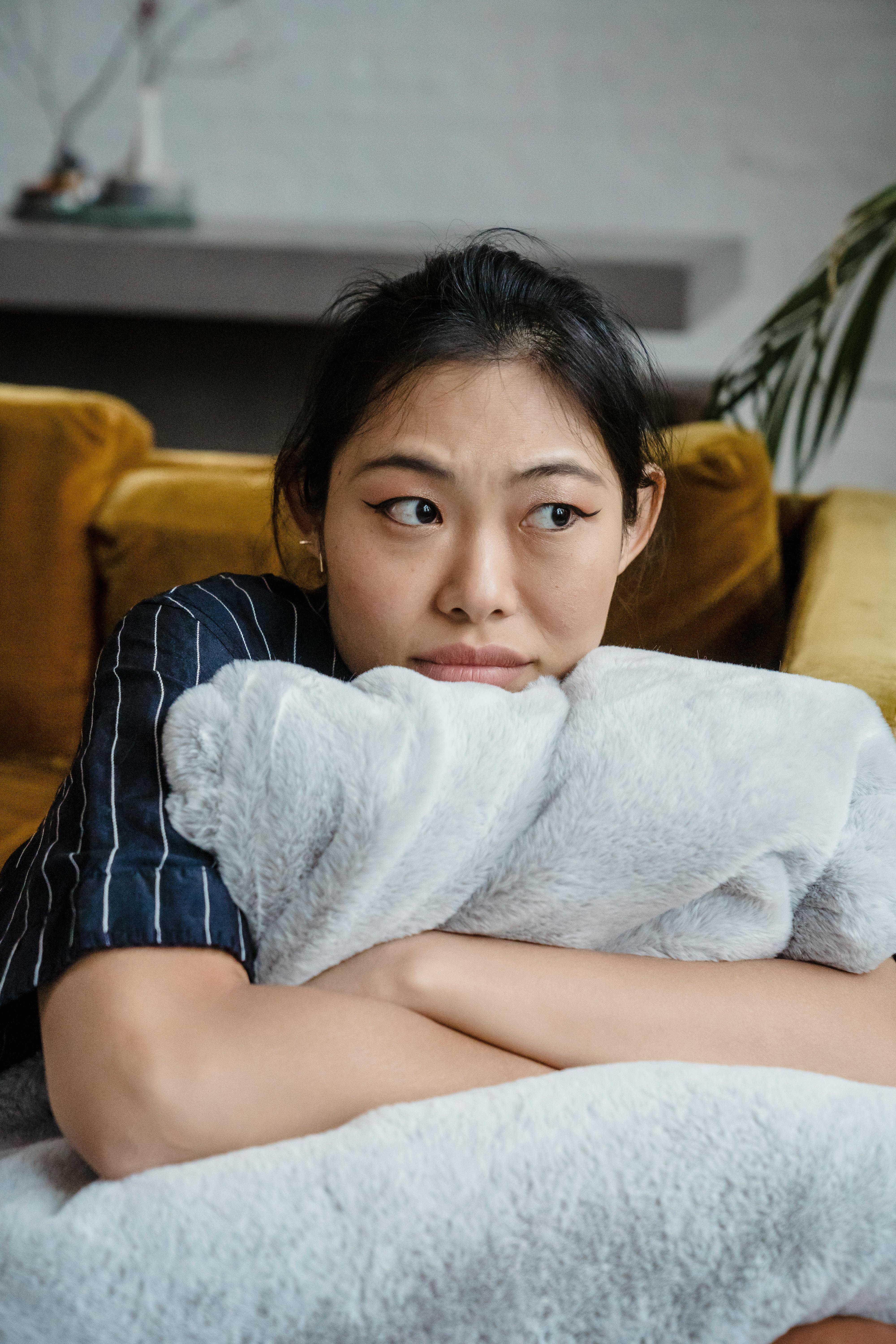 Hugging Pillow Photos, Download The BEST Free Hugging Pillow Stock ...