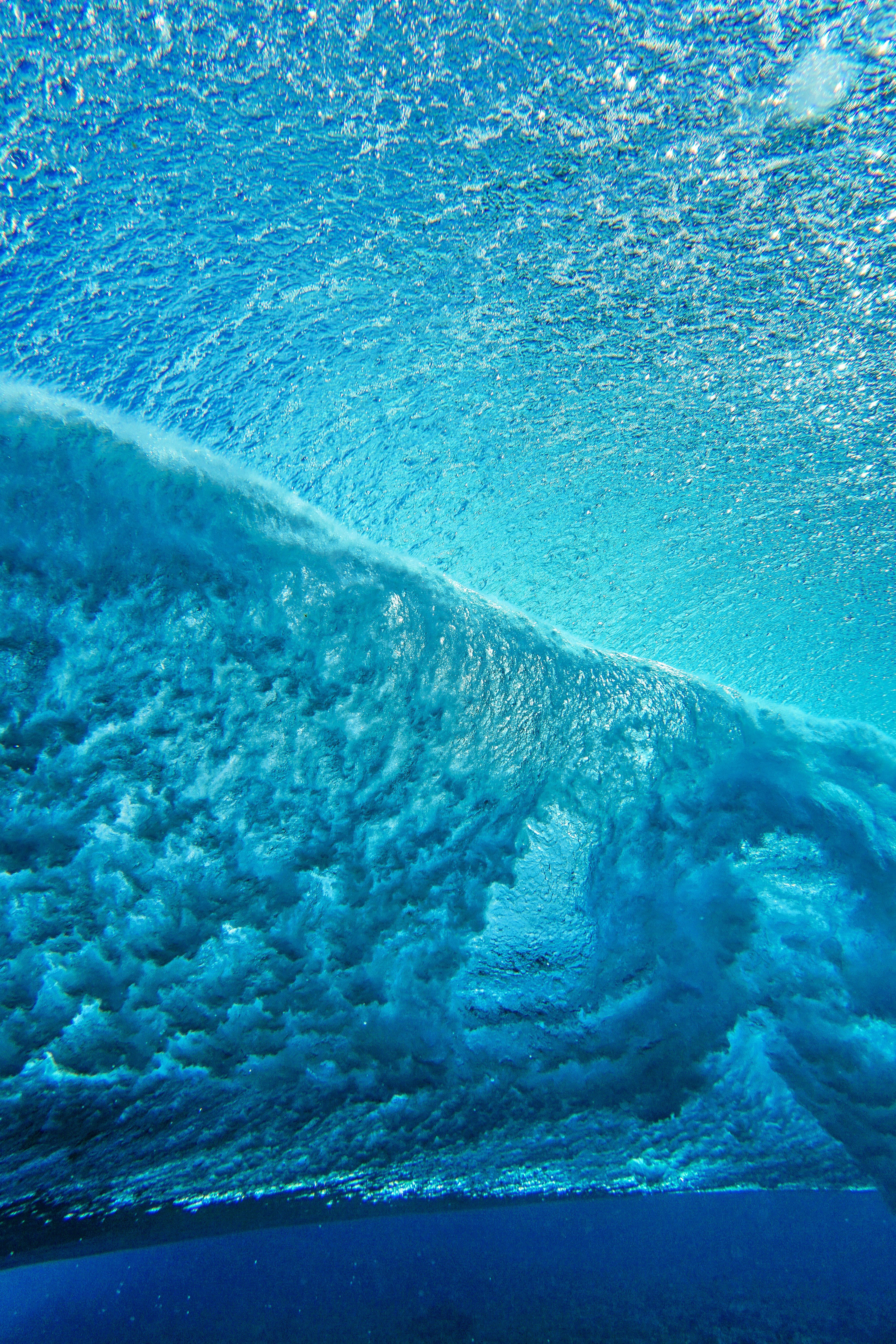 Low Angle Shot of Ocean Waves · Free Stock Photo