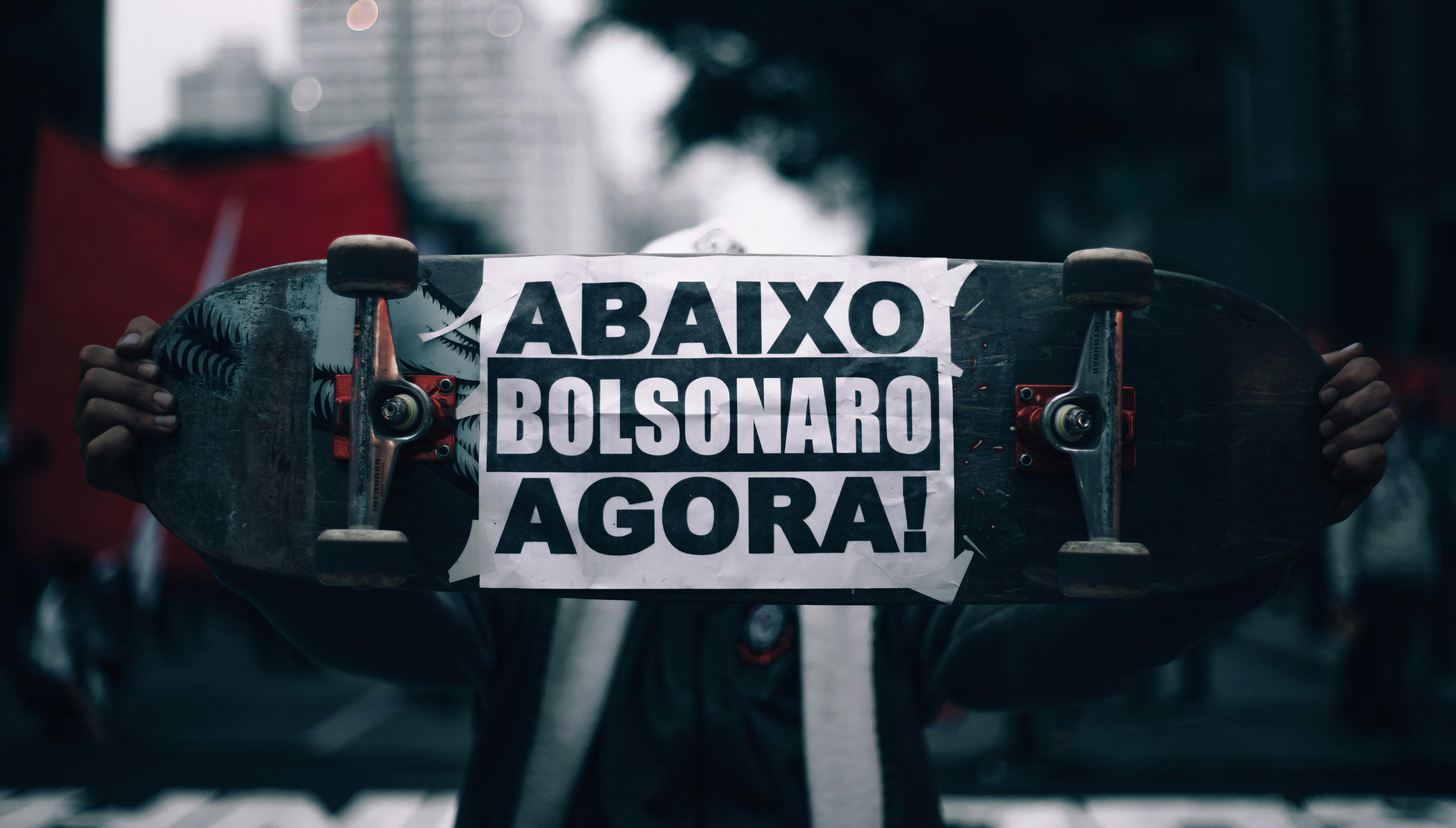 Hand Holding React Sticker · Free Stock Photo