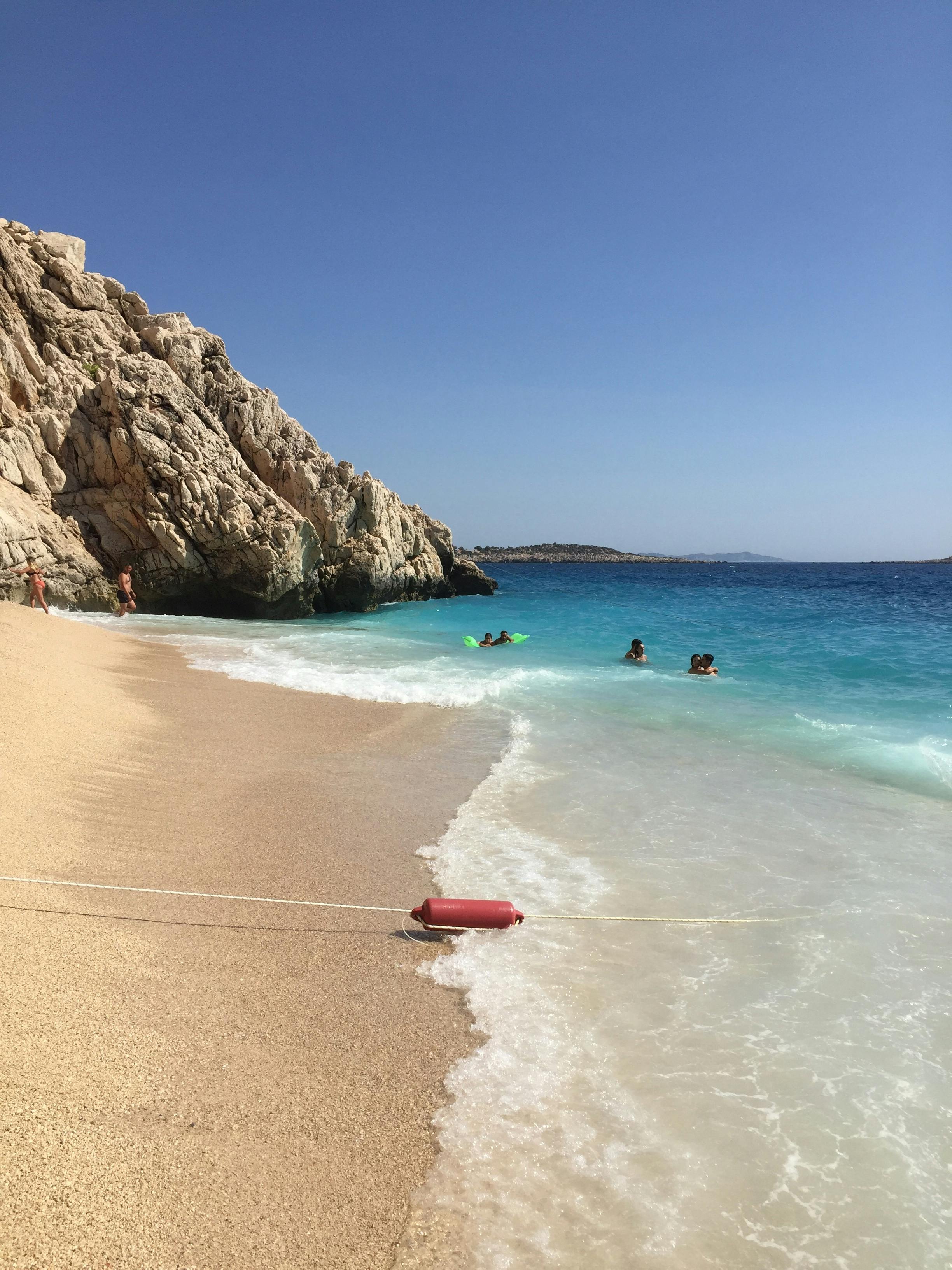 People on the Beach · Free Stock Photo