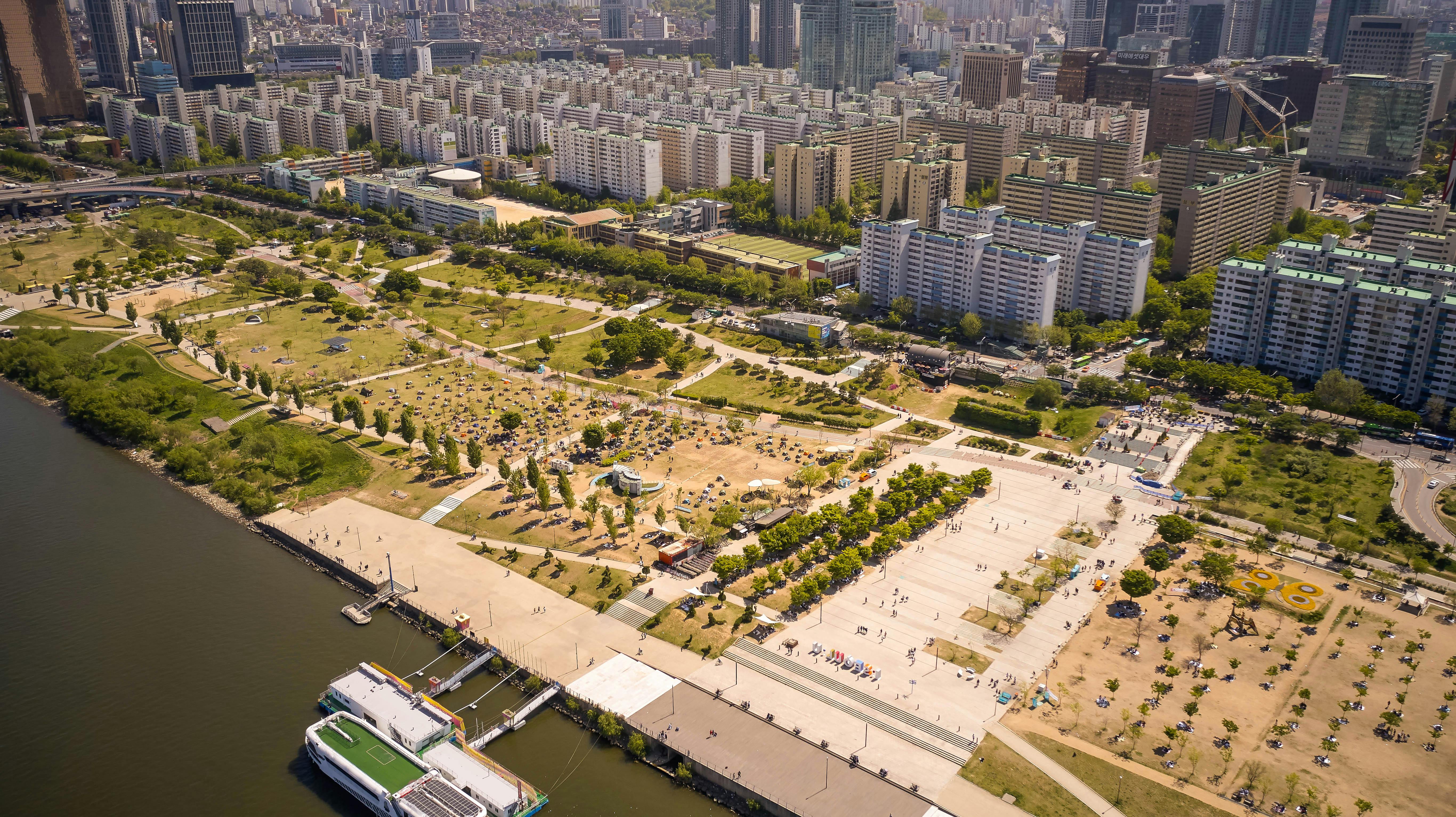 Aerial View of High Rise Buildings and a Park · Free Stock Photo